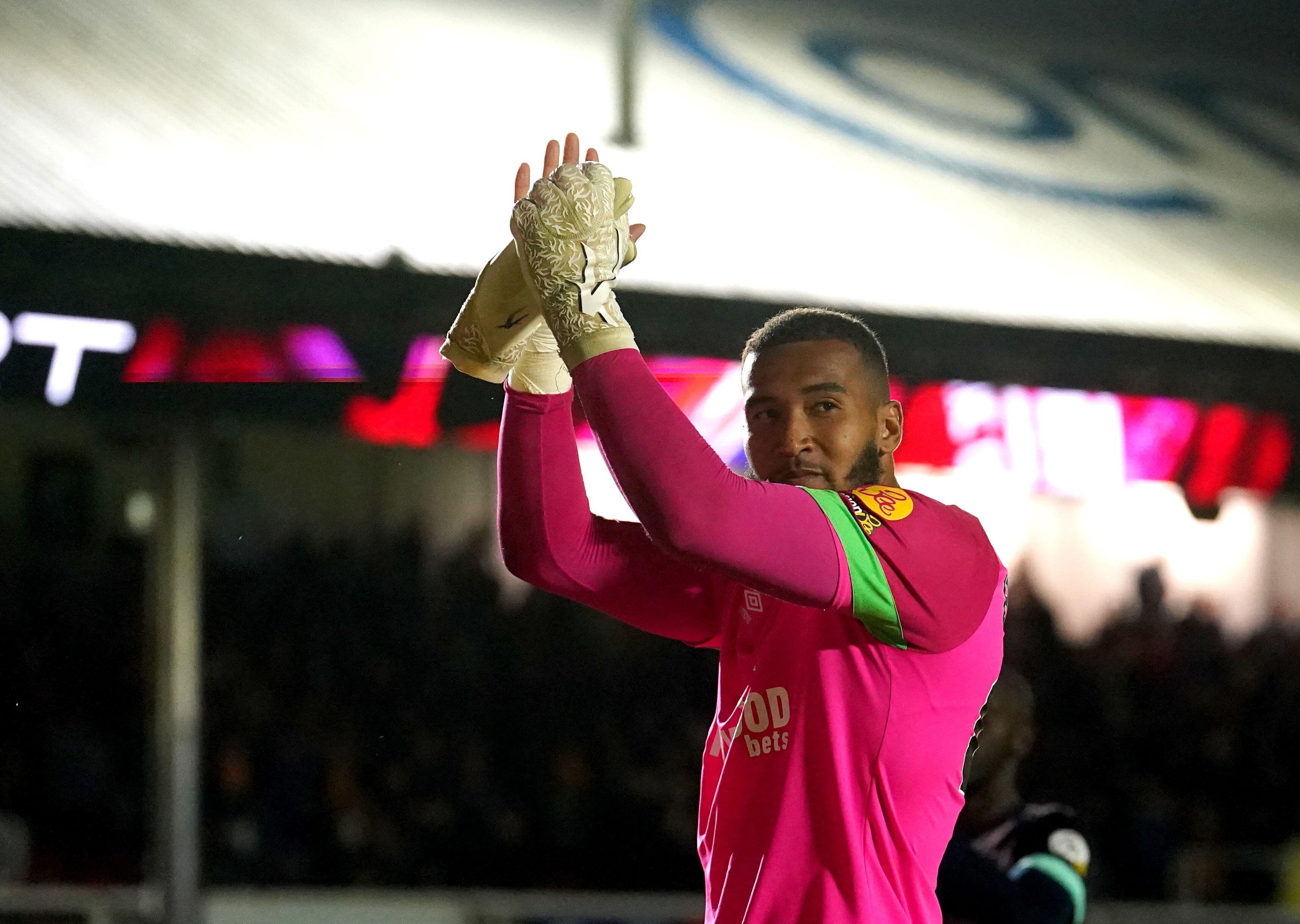 St Mirren complete loan signing of goalkeeper Ellery Balcombe