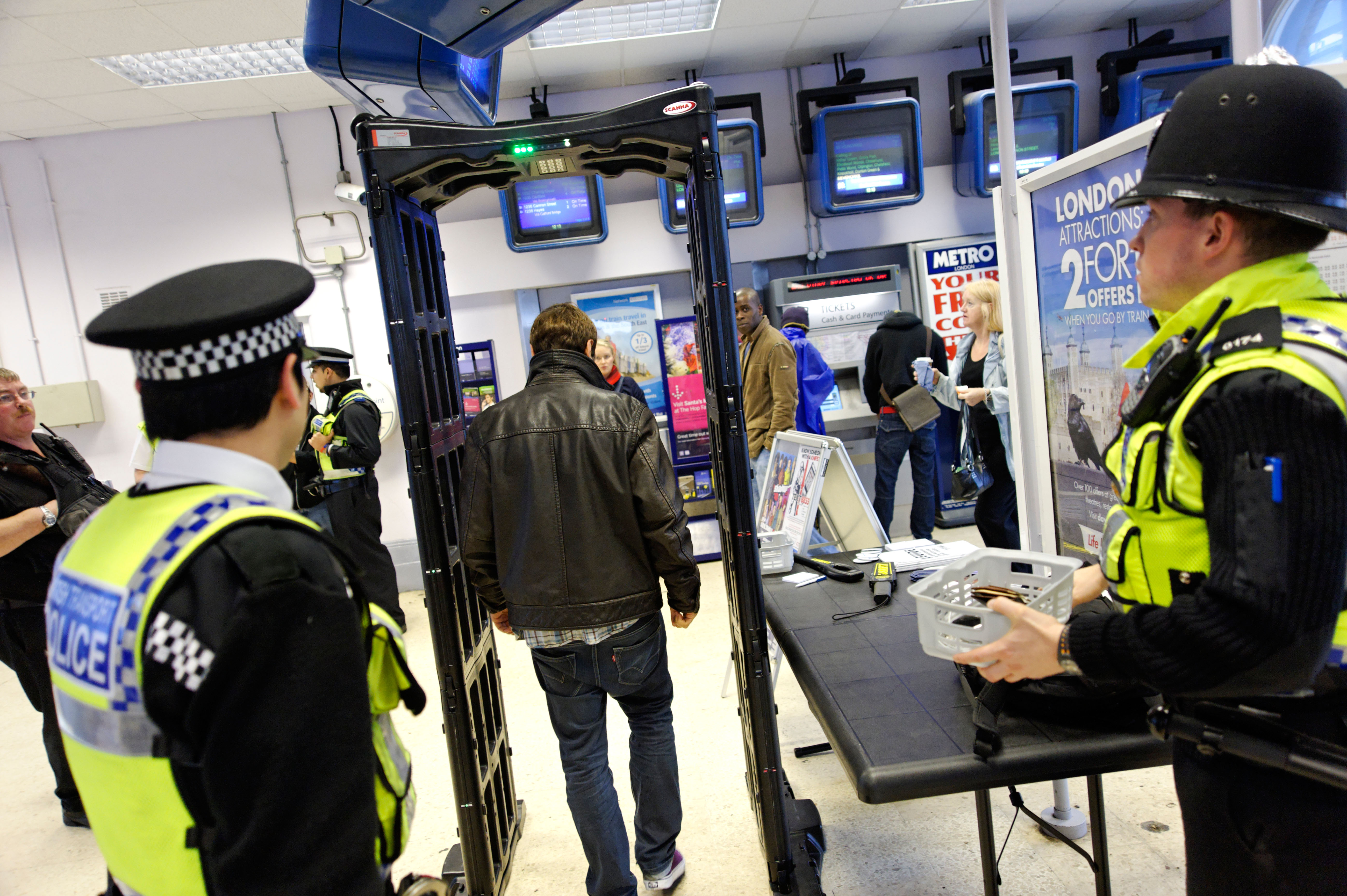 Dorset Police scan 900 people through knife arches