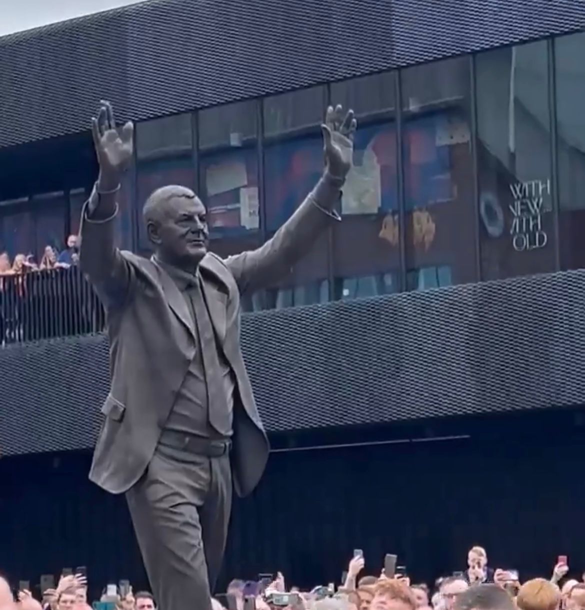 Walter Smith statue unveiled at Ibrox