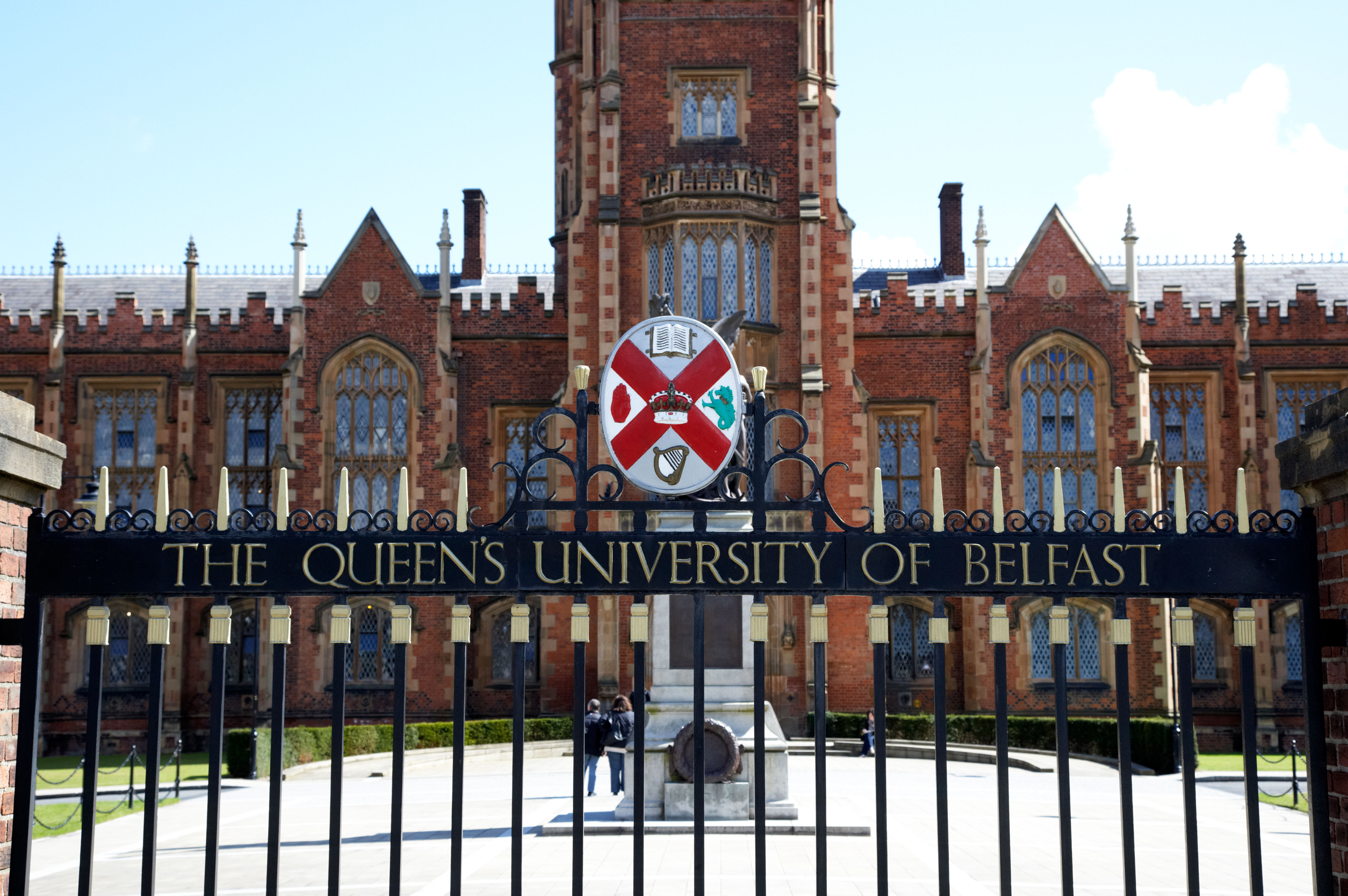 A pay deal for staff has been agreed by Queen's University