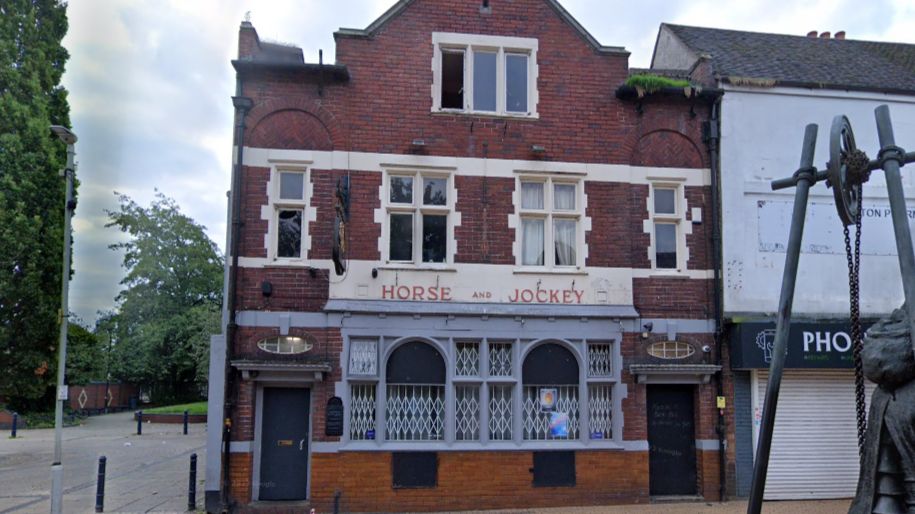 Man attacks officers and police dog while being arrested on suspicion ...