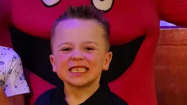 Hereford paramedics raise money for 6 year-old with rare cancer