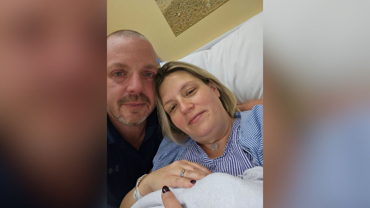 Father who lost two babies playing 100 holes of golf for Stars Appeal