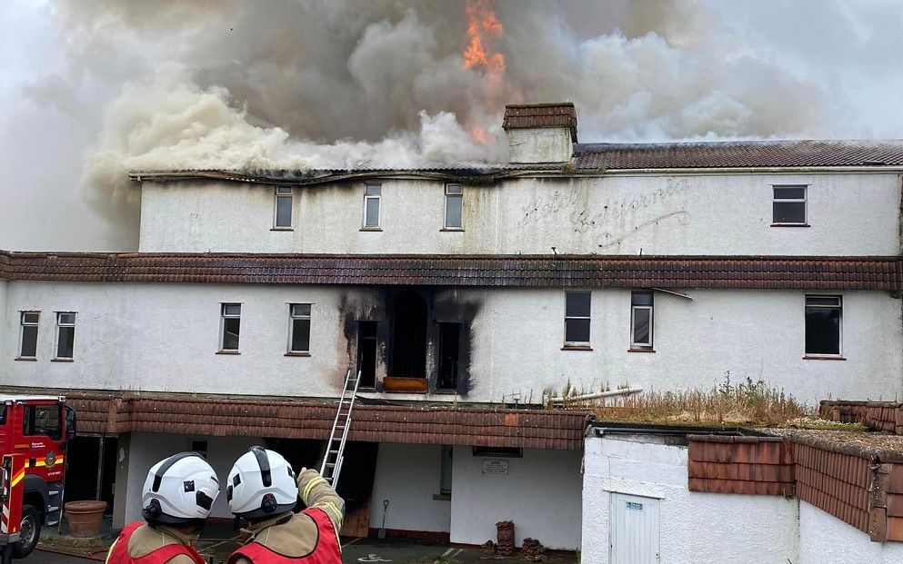 Huge fire at derelict hotel in Newquay | News - Hits Radio (Cornwall)