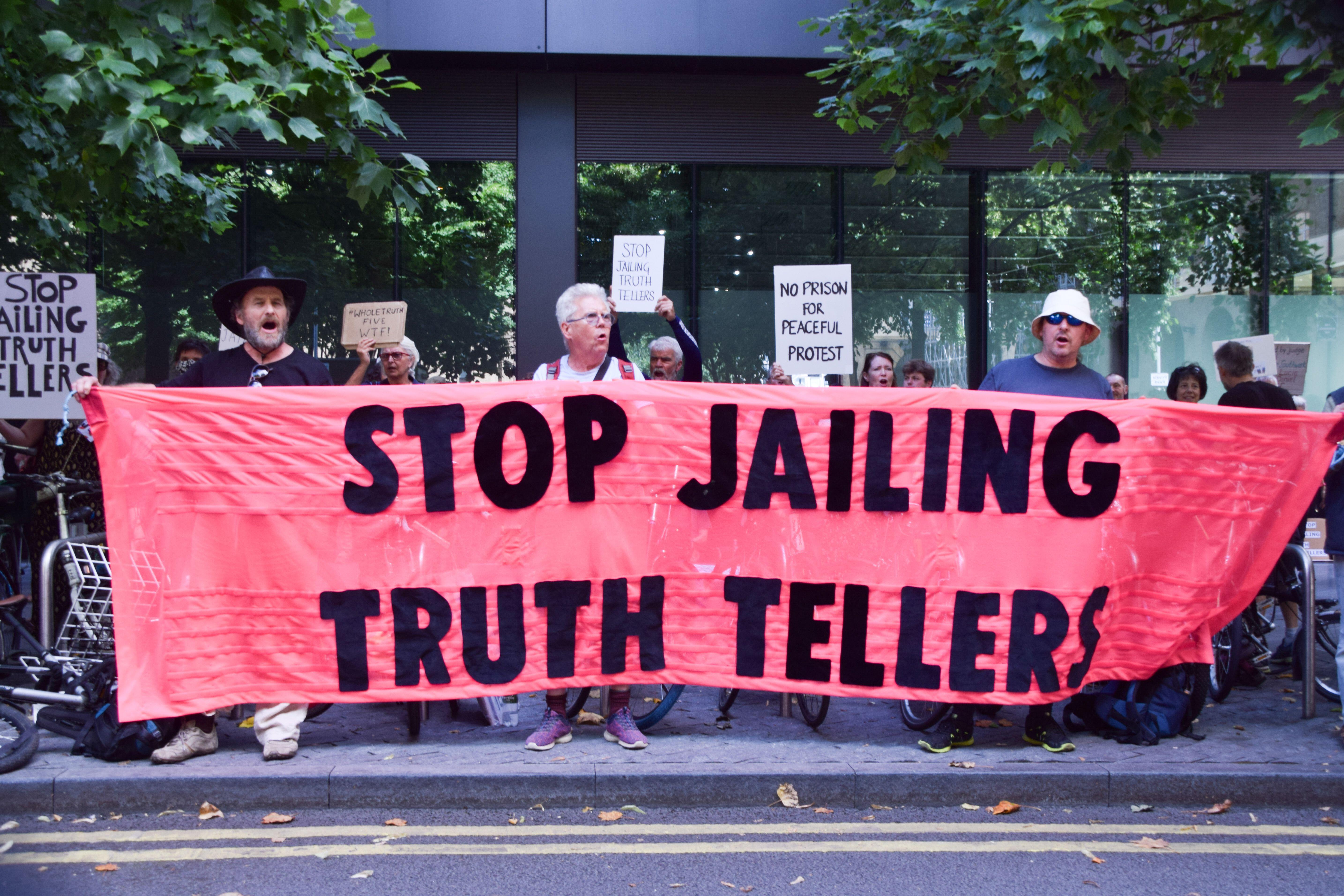 Hundreds of celebrities condemn jail sentences handed to M25 protestors ...