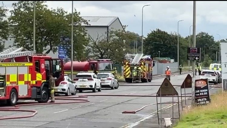 Huge fire breaks out at car service centre in Livingston industrial estate