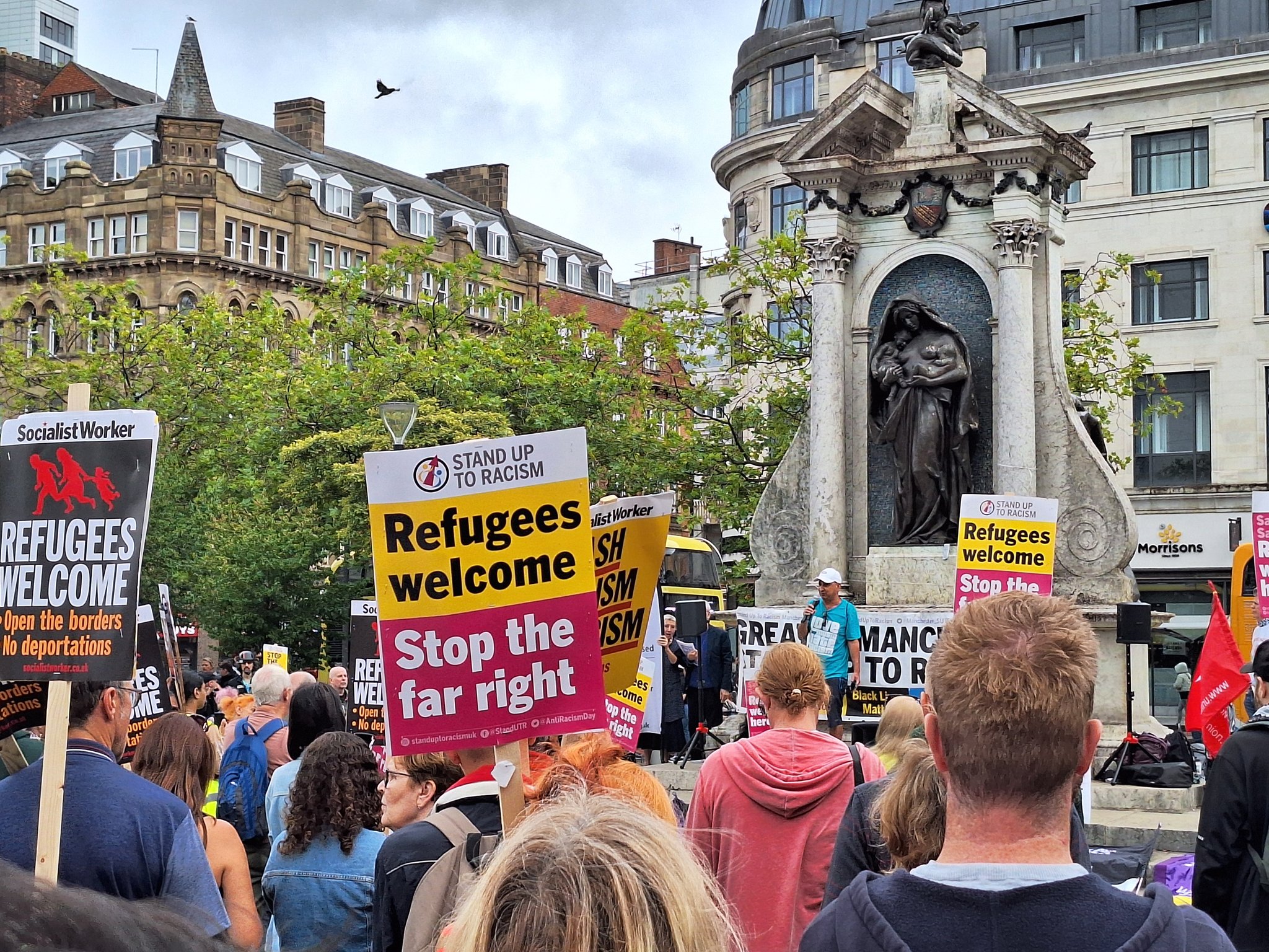 Thousands gather in "unity rallies" across the UK following riots