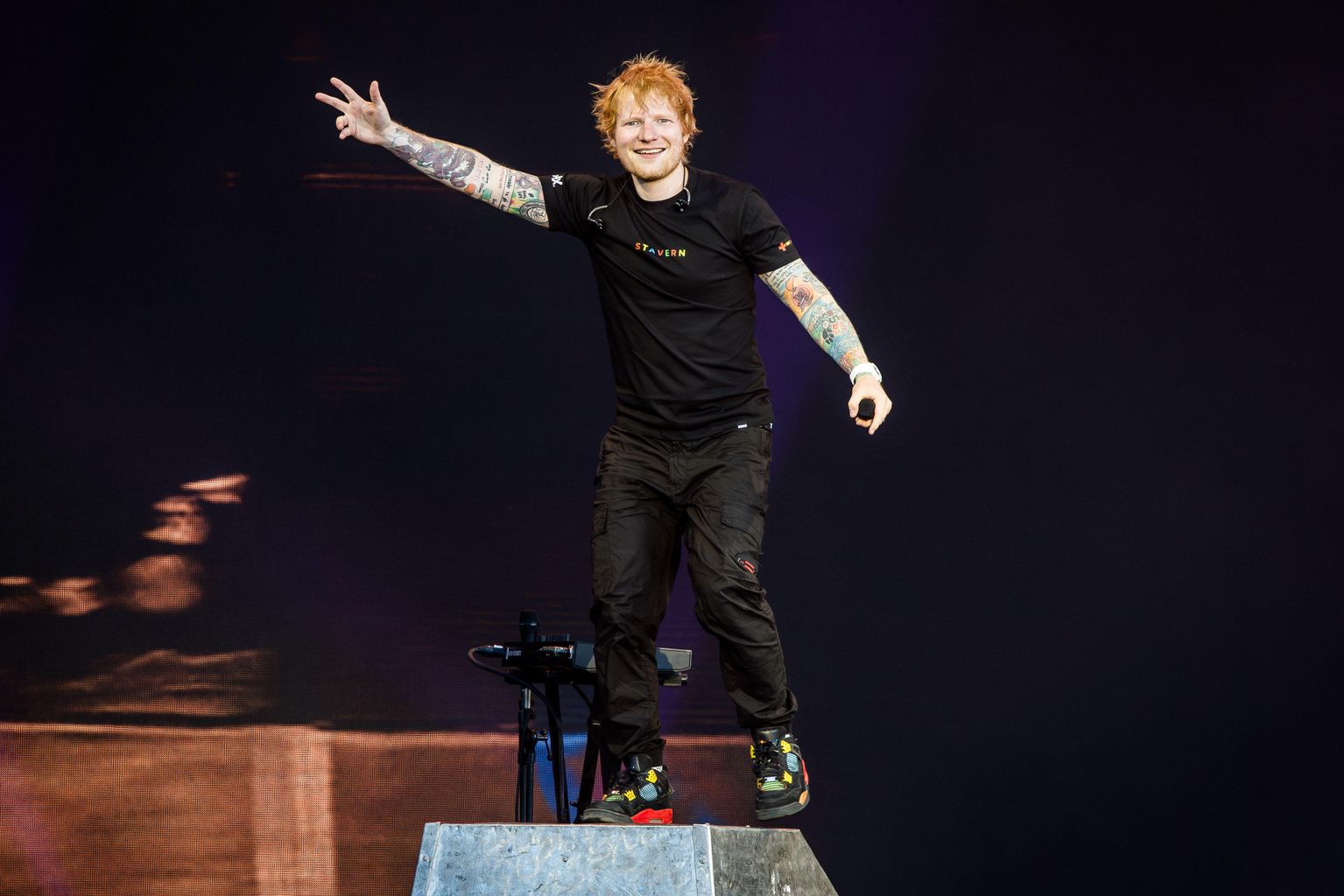 Ed Sheeran surprises fans as Chris Hemsworth makes appearance at gig