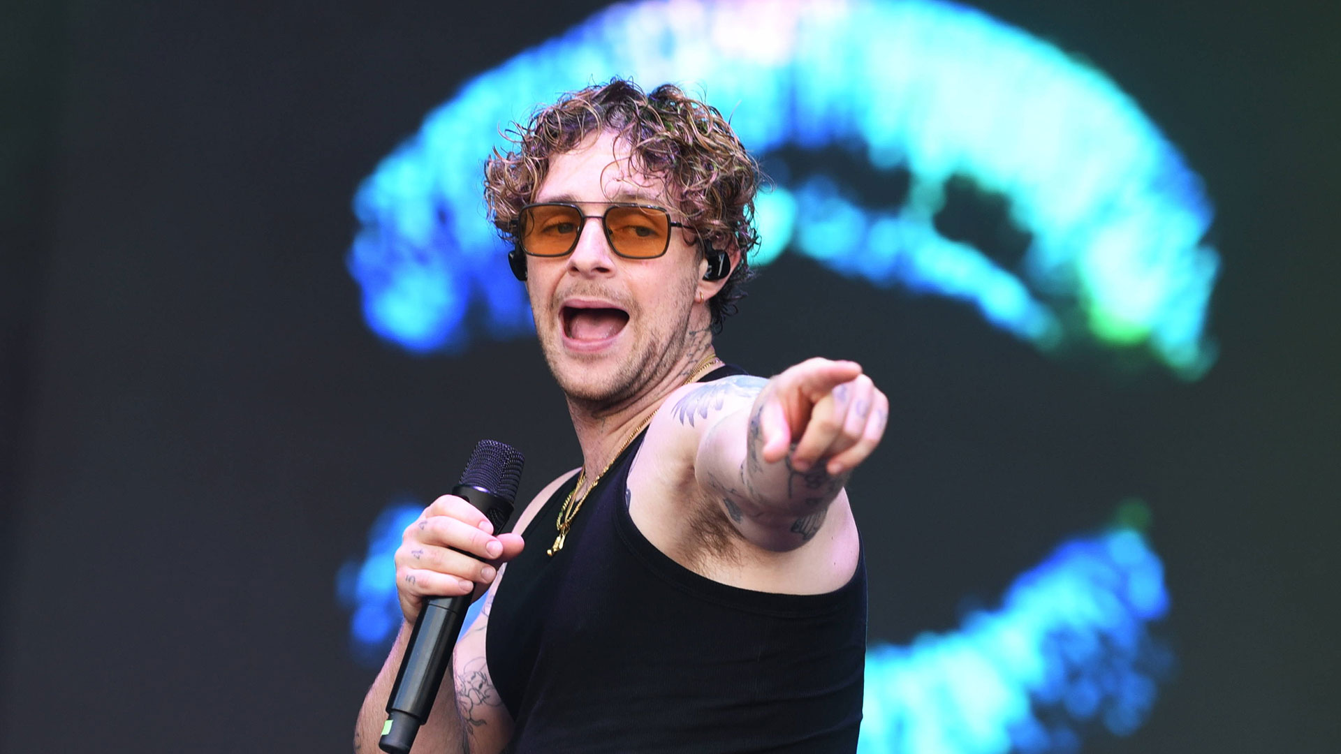 Tom Grennan releases his brand new single 'Higher' with the lyric video