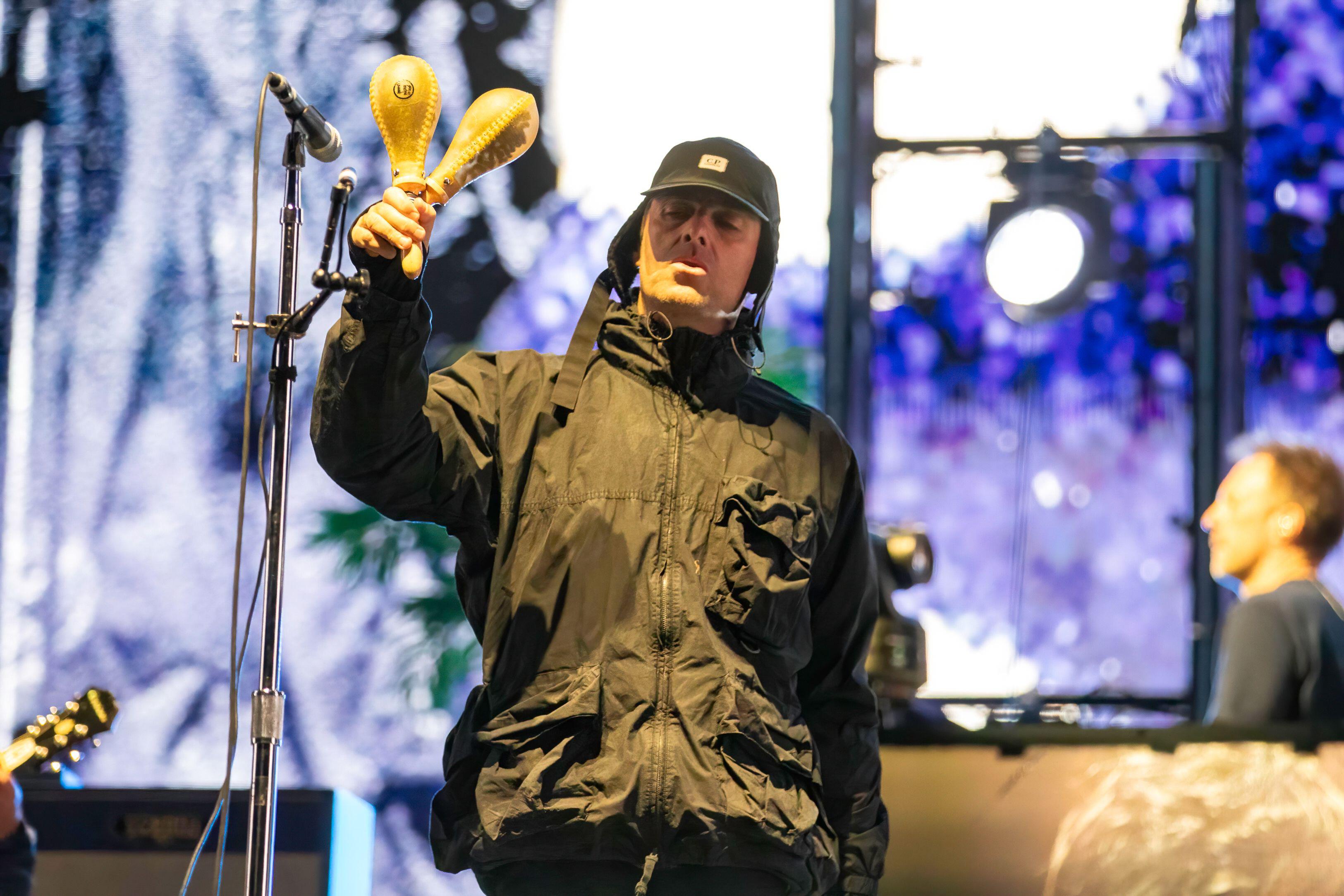 Liam Gallagher tells Oasis fan to "shut up" in first Tweets since ...