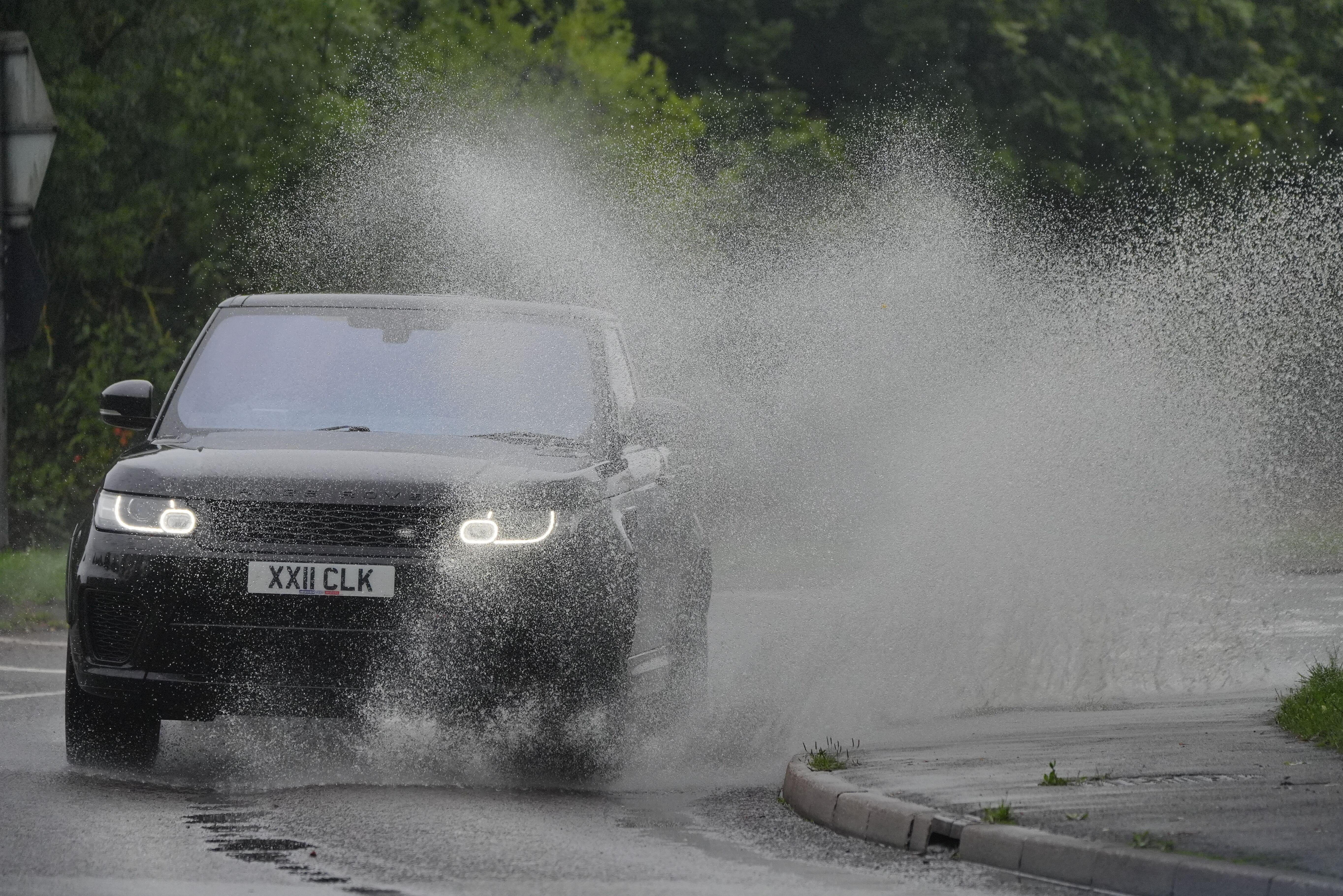 Environment Agency prepares for flooding as amber weather warning comes ...