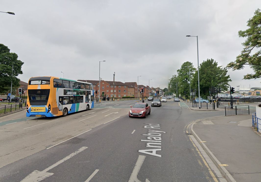Cyclist suffers serious injuries after collision in Hull | News - Hits ...