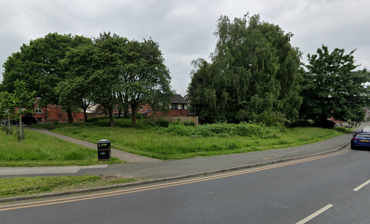 Fire engine crashes into wall and falls into canal in Leigh