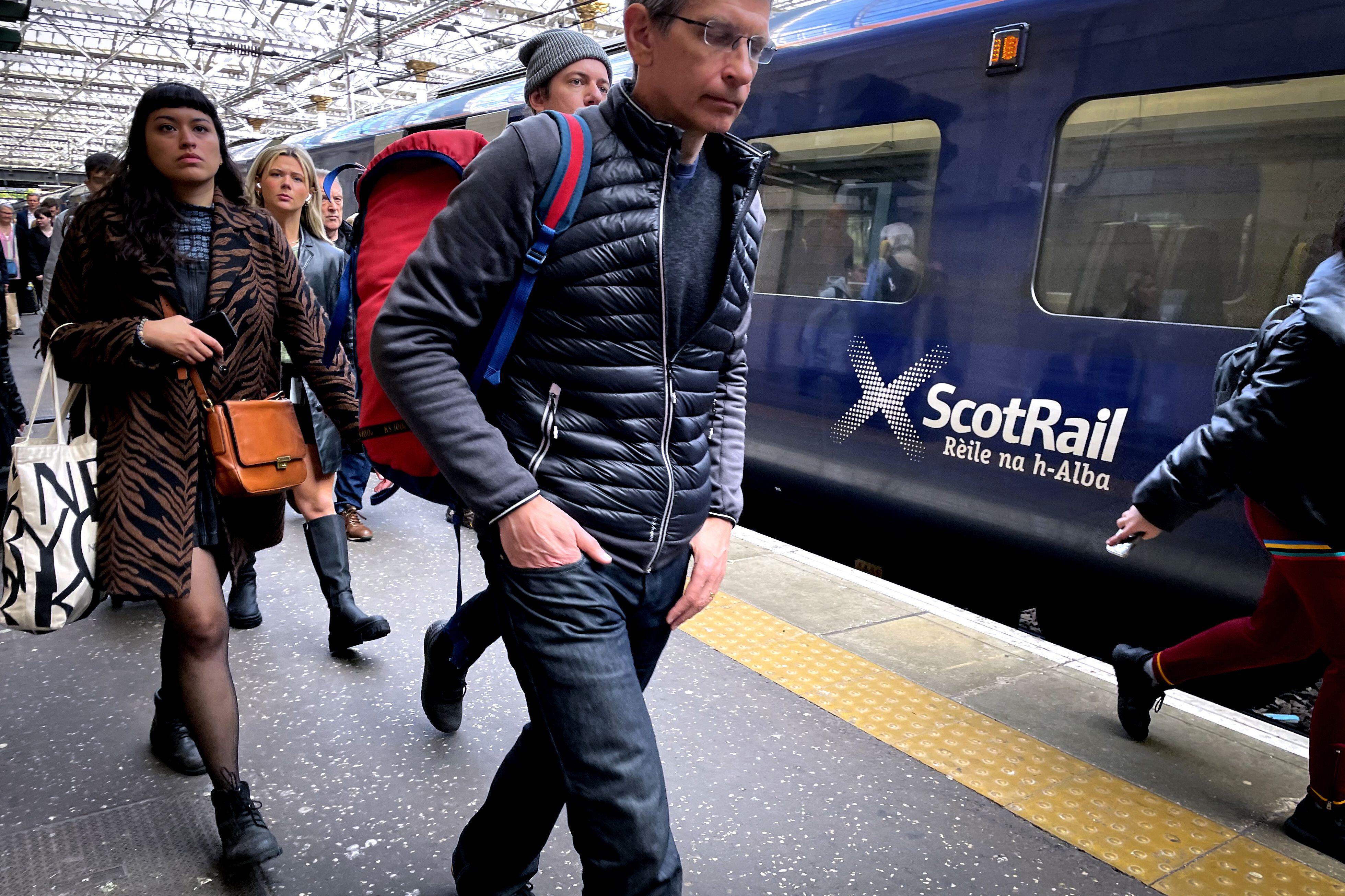 Rail union protests return to peak fares