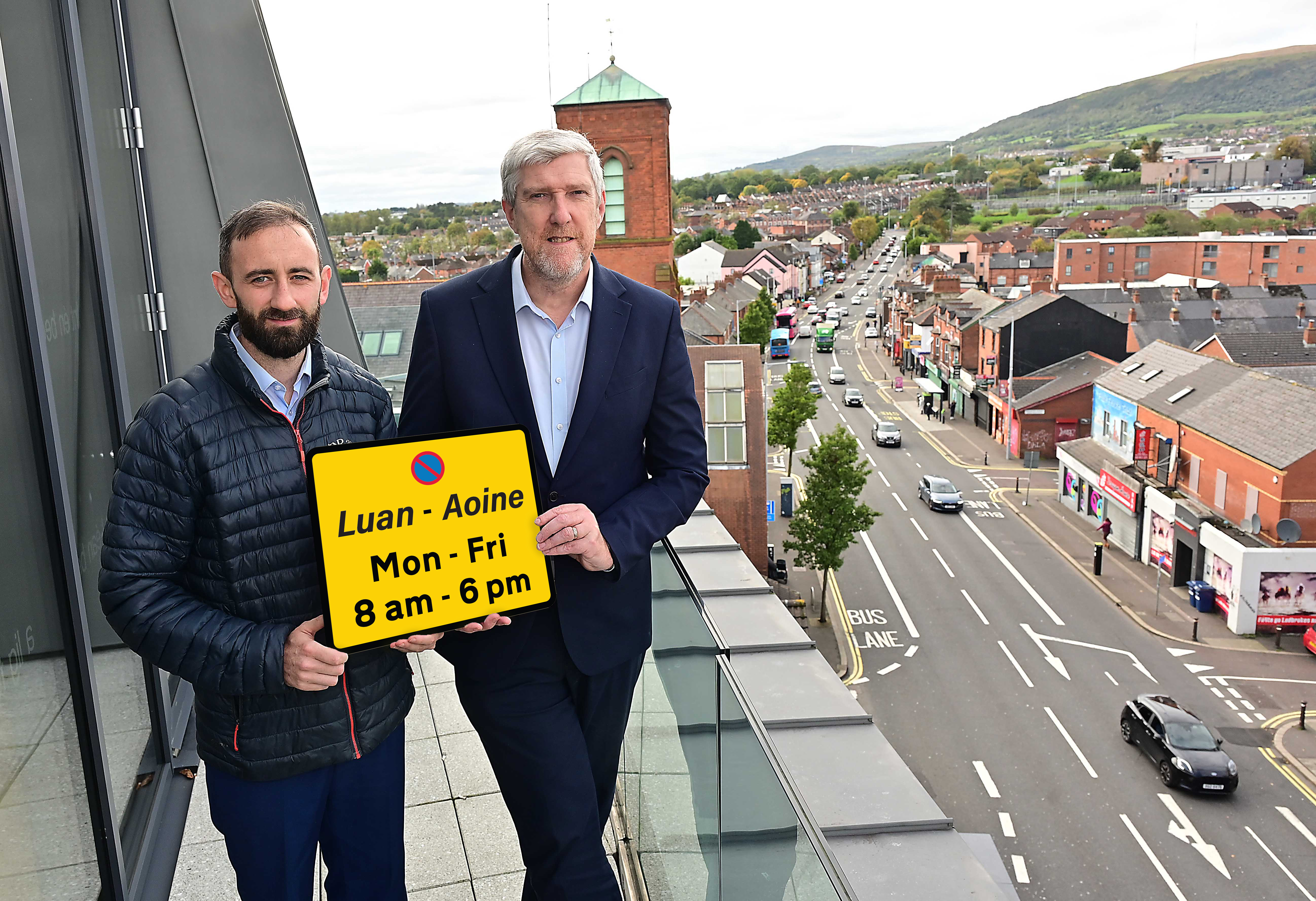 West Belfast bi-lingual traffic sign pilot announced | News - Cool FM