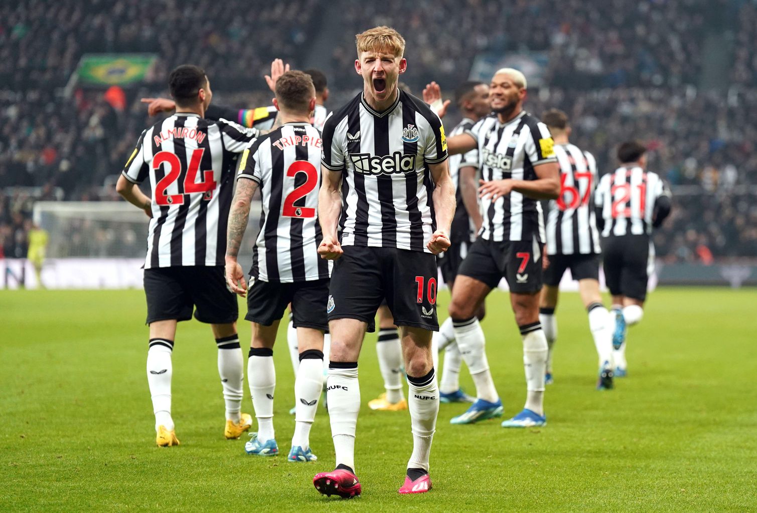 Anthony Gordon signs new deal with Newcastle United