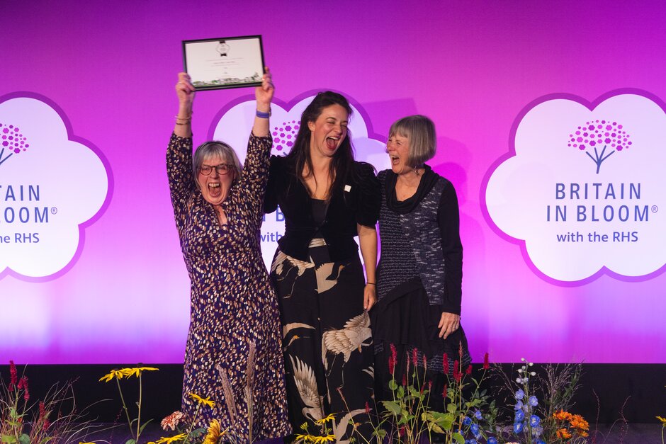 Blooming marvellous! Lauder strikes Gold at gardening 'Oscars'