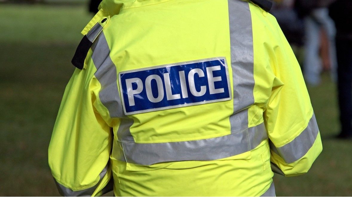 Off-duty officer stabbed during Luton robbery described as 'heroic ...