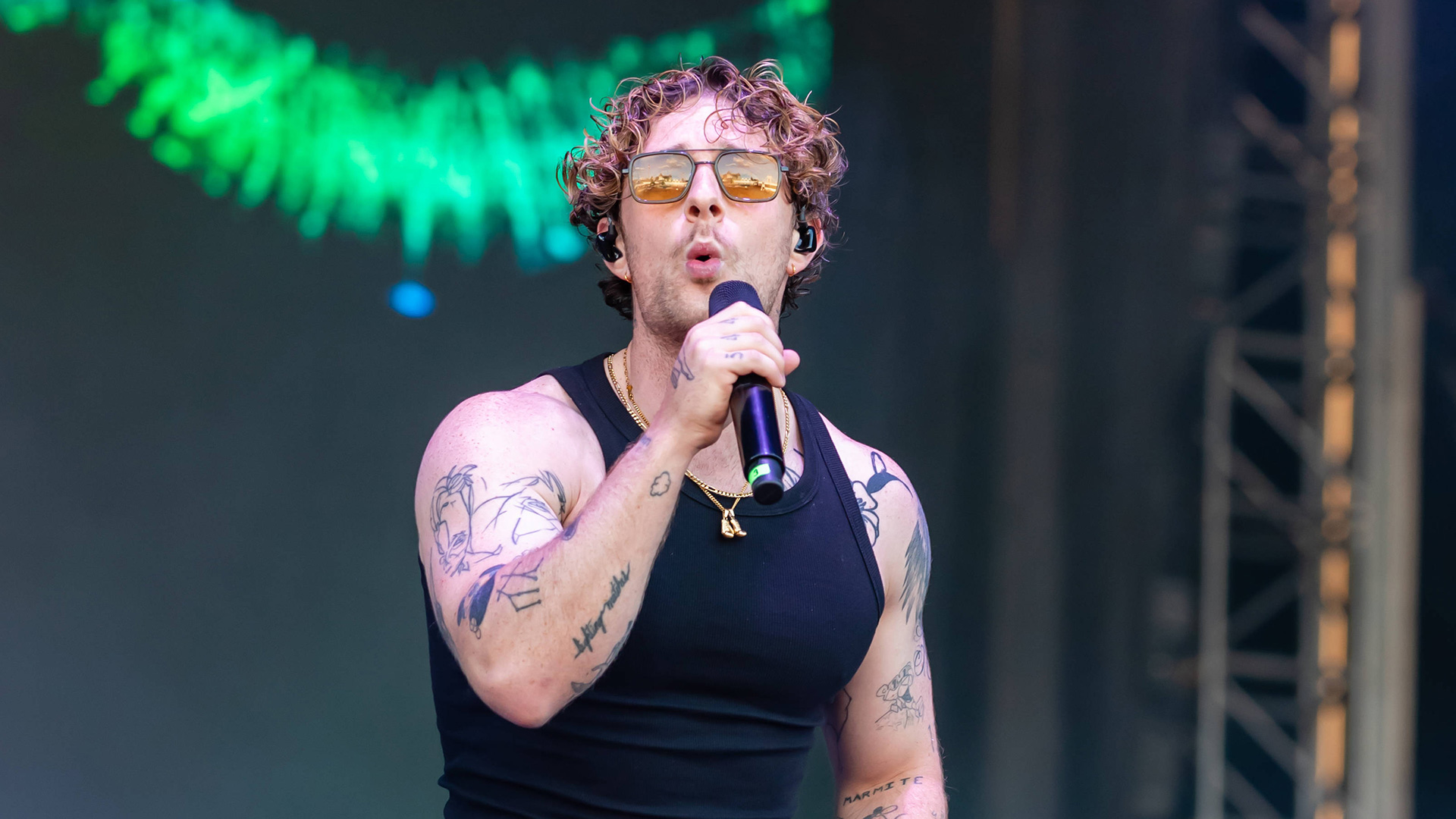 Tom Grennan releases brand new Christmas song