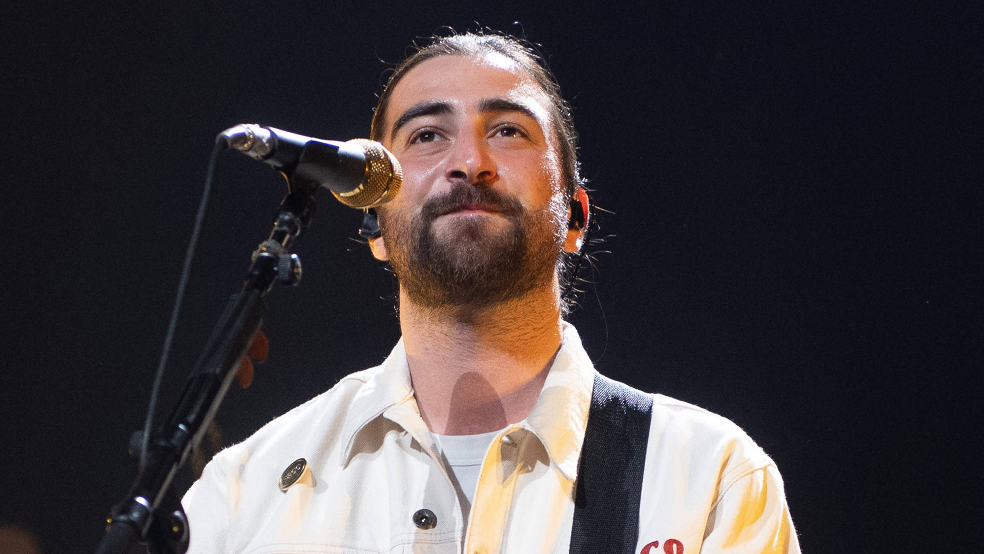 Noah Kahan announces huge UK headline show for summer 2025