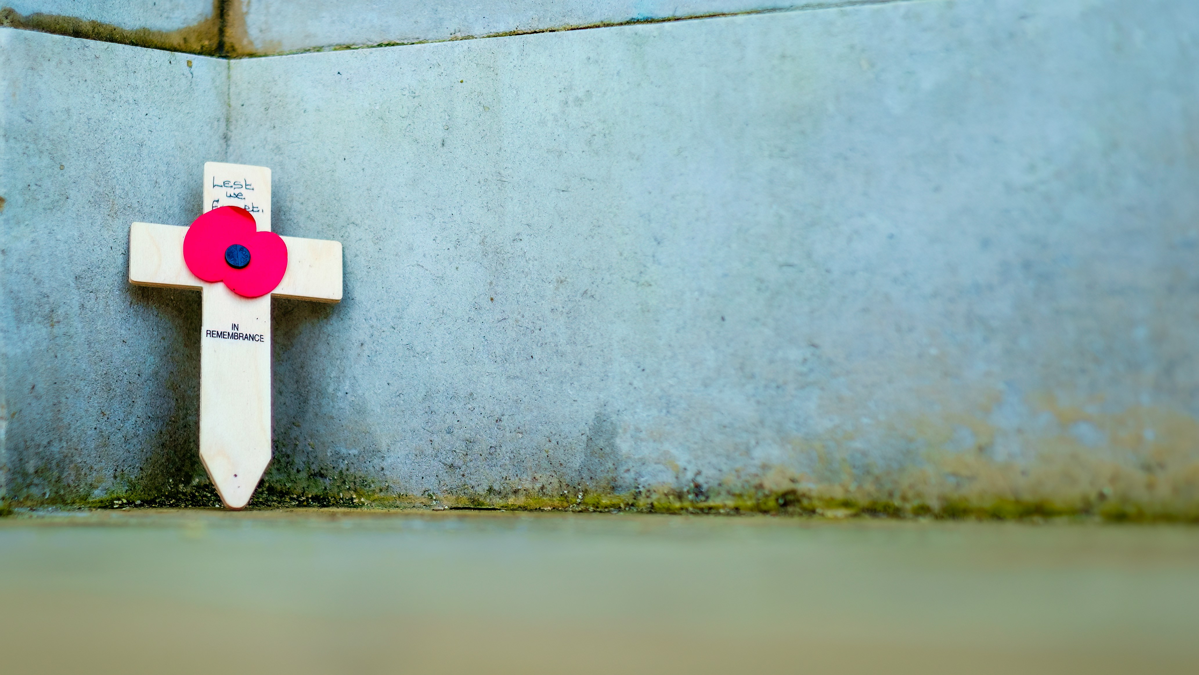 UK falls silent for Armistice Day