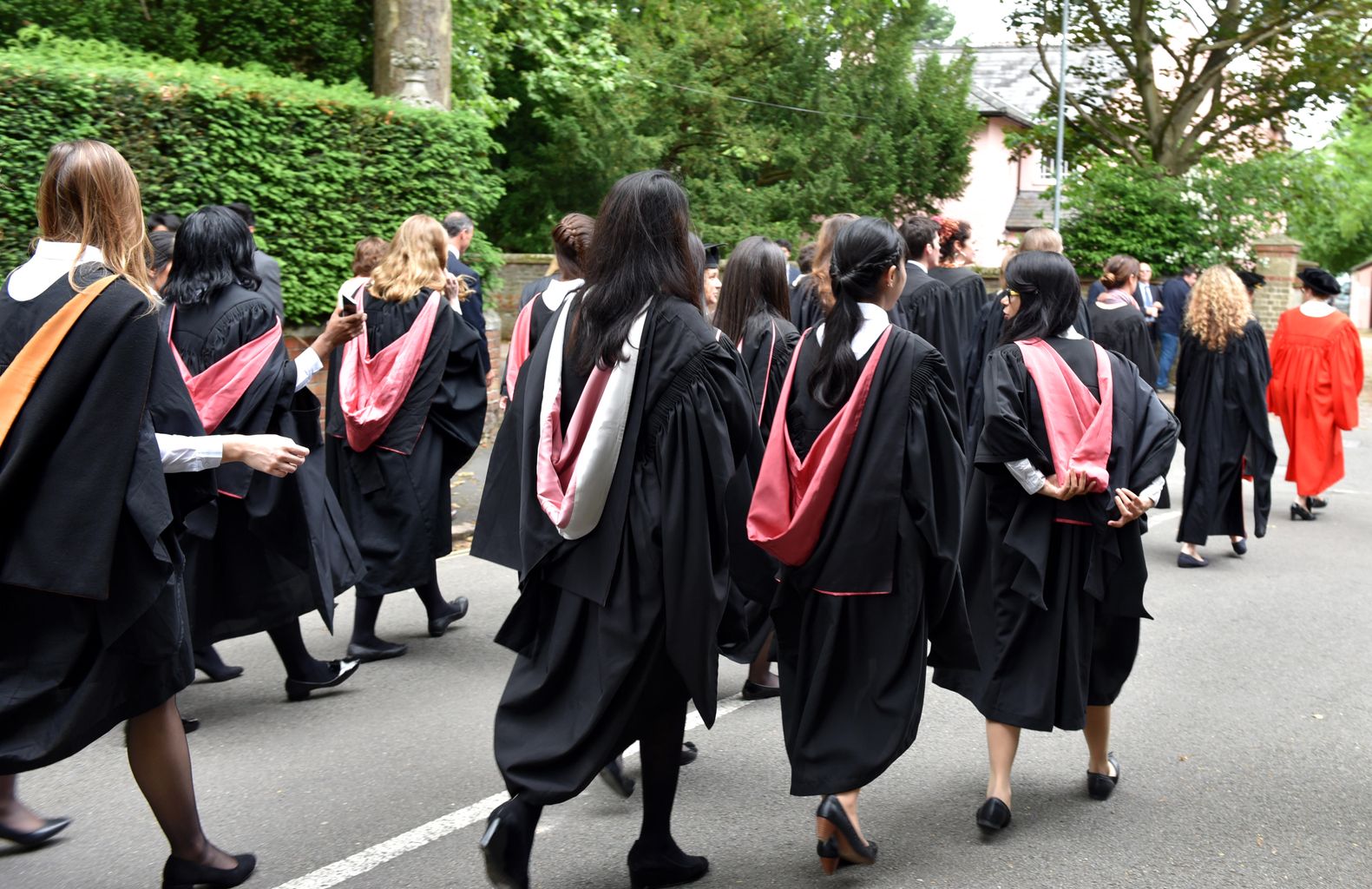 Report claims final exams at Oxbridge disadvantage female students ...