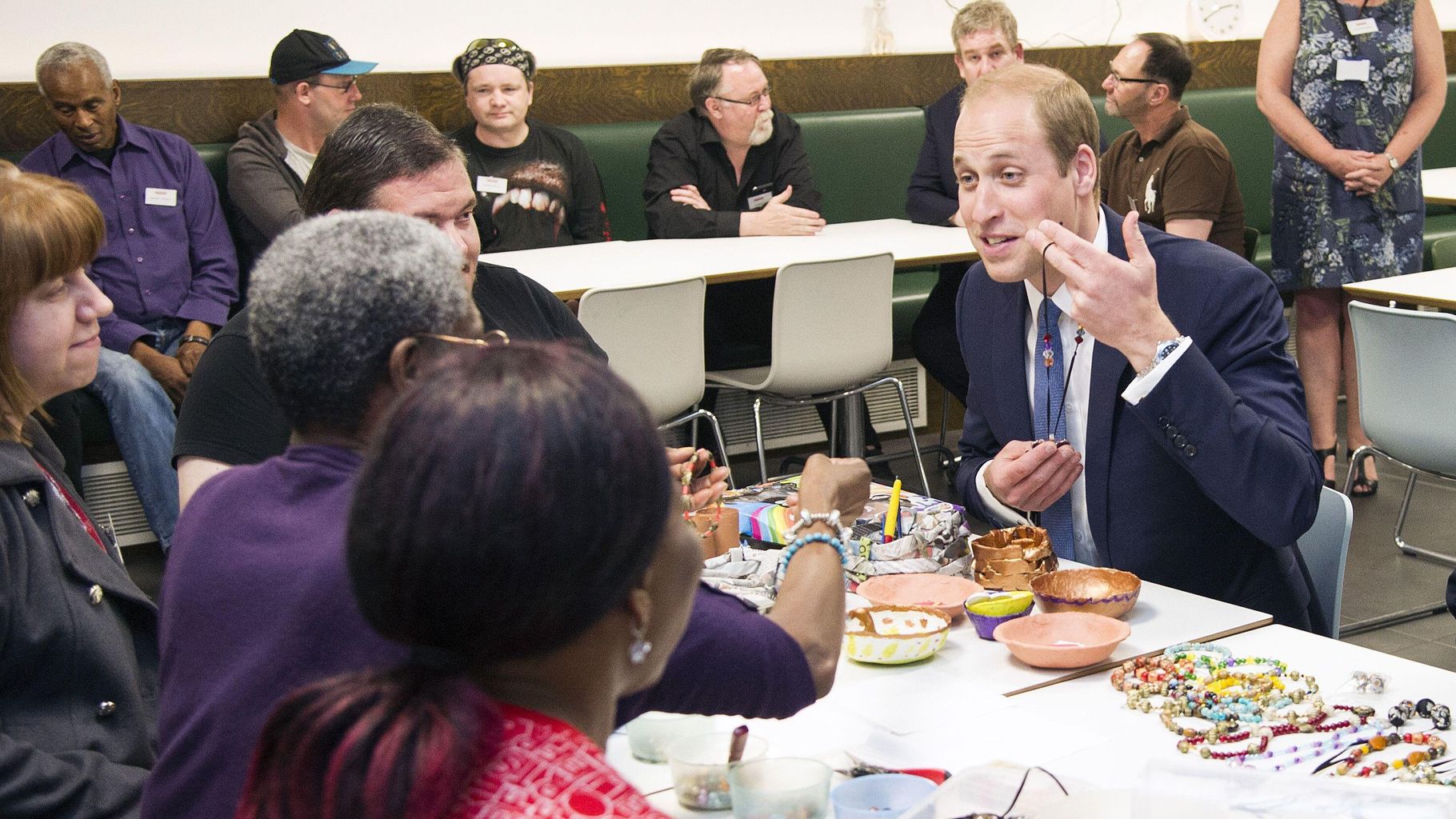The Prince of Wales helps serve Christmas lunch at homeless shelter ...