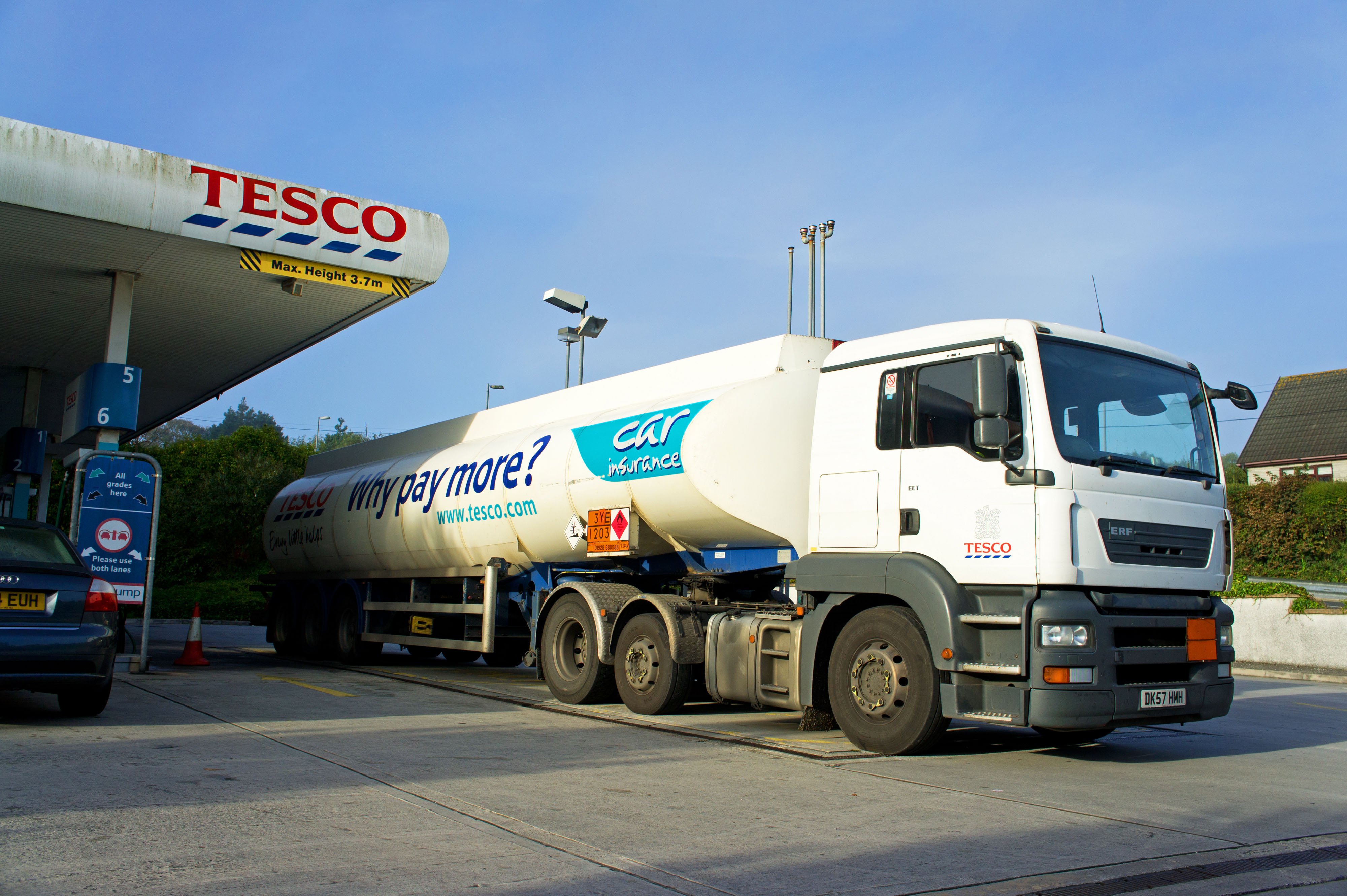 Petrol tank drivers in West Midlands vote to strike in pay dispute