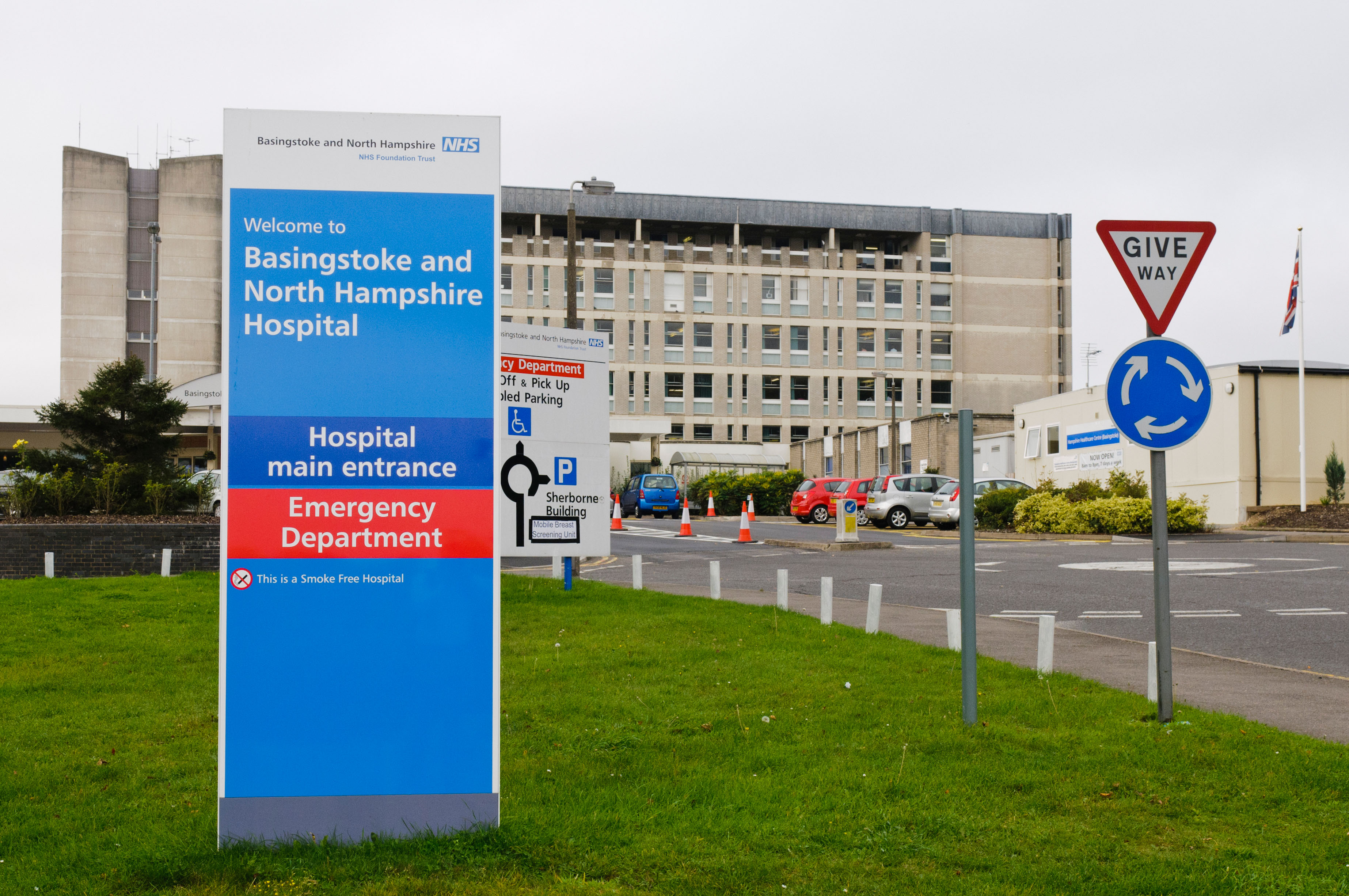 Basingstoke hospital declares 'major incident