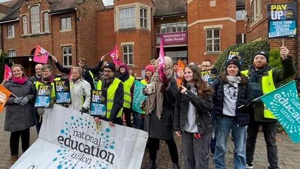 Sixth form teachers in Luton to strike again over pay row | News ...