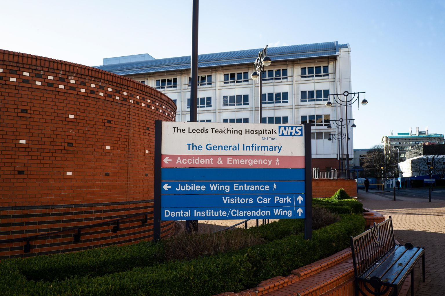 Leeds surgeons perform UK-first keyhole surgery to remove head cancer