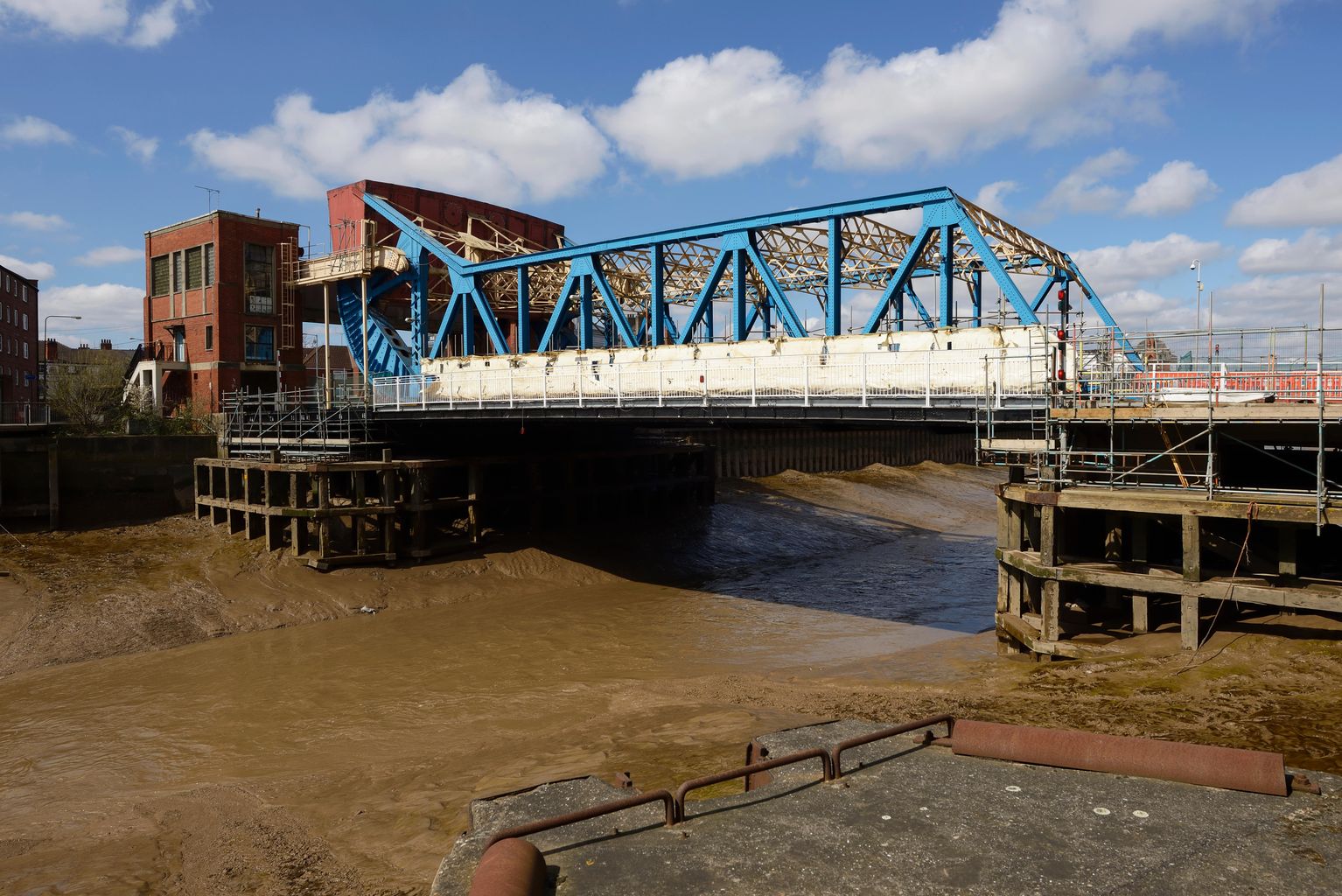 Hull's Drypool Bridge faces up to 6 months of repairs | News - Hits ...