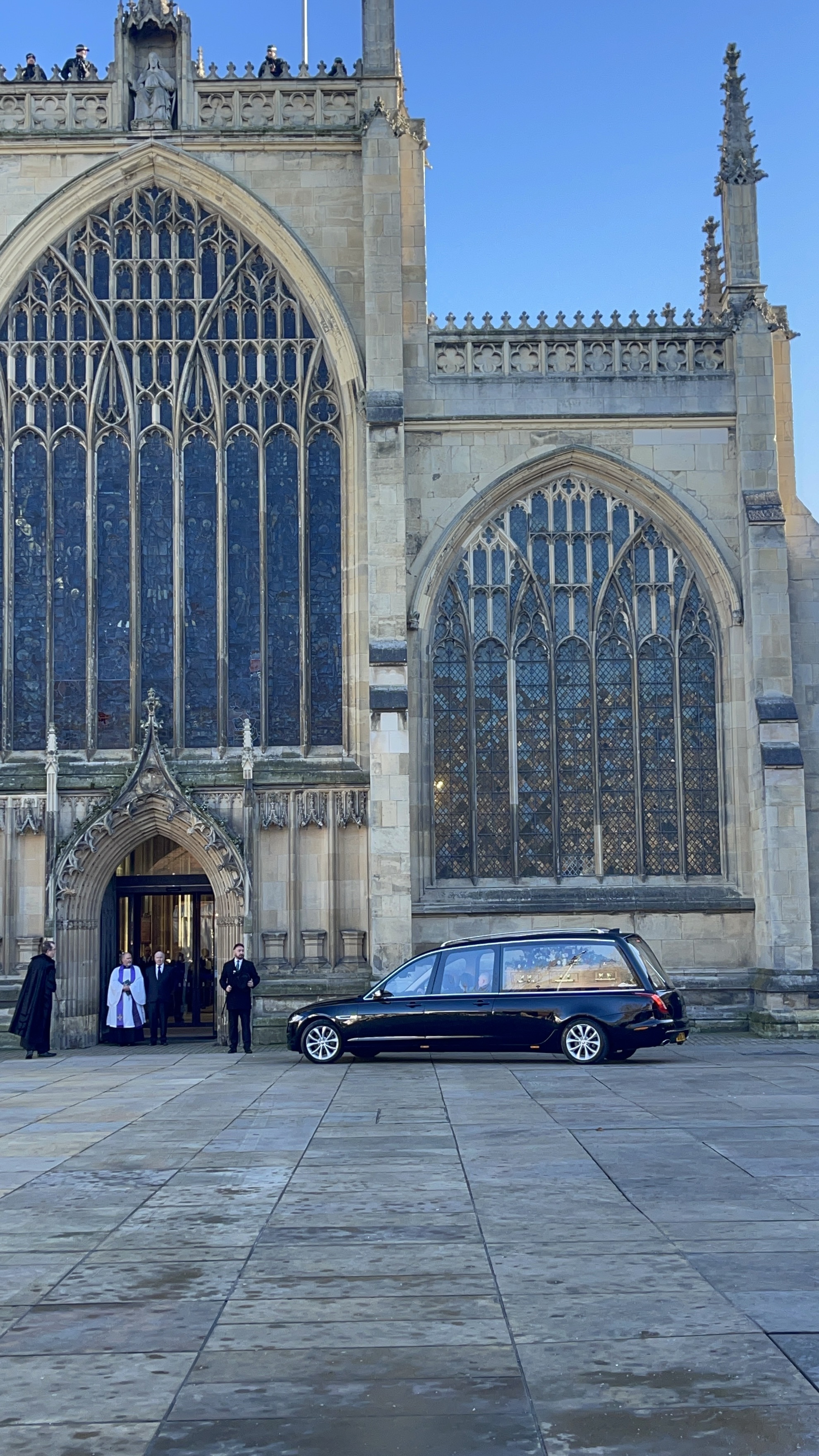 Tributes to 'working class hero' John Prescott at funeral in Hull ...