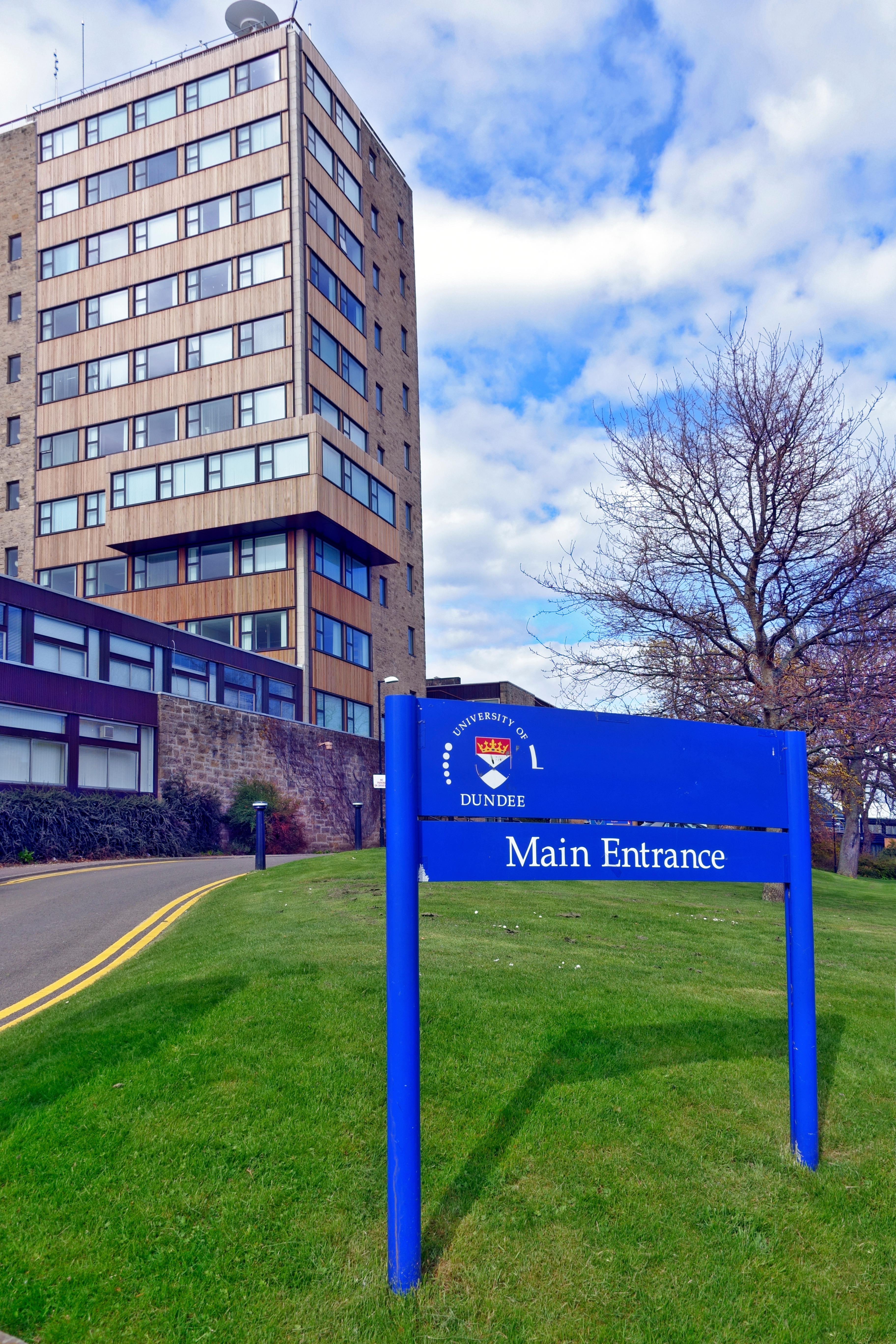 Dundee university staff back strike action