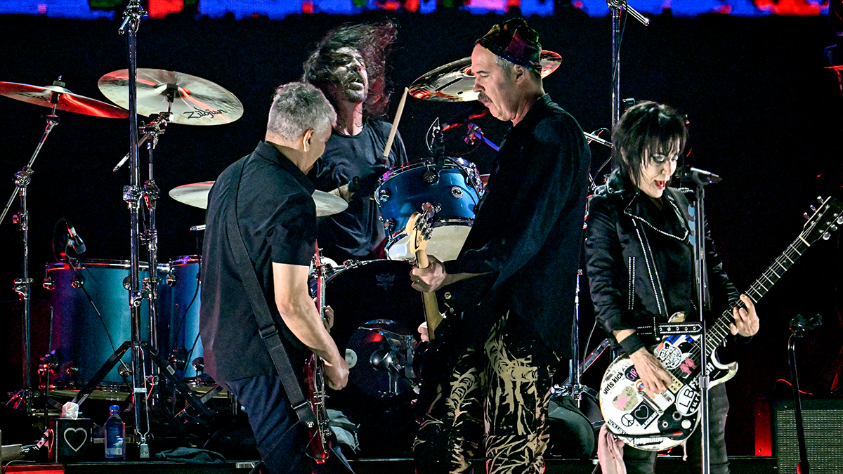 Nirvana reunite at FireAid Benefit Concert - see photos and videos