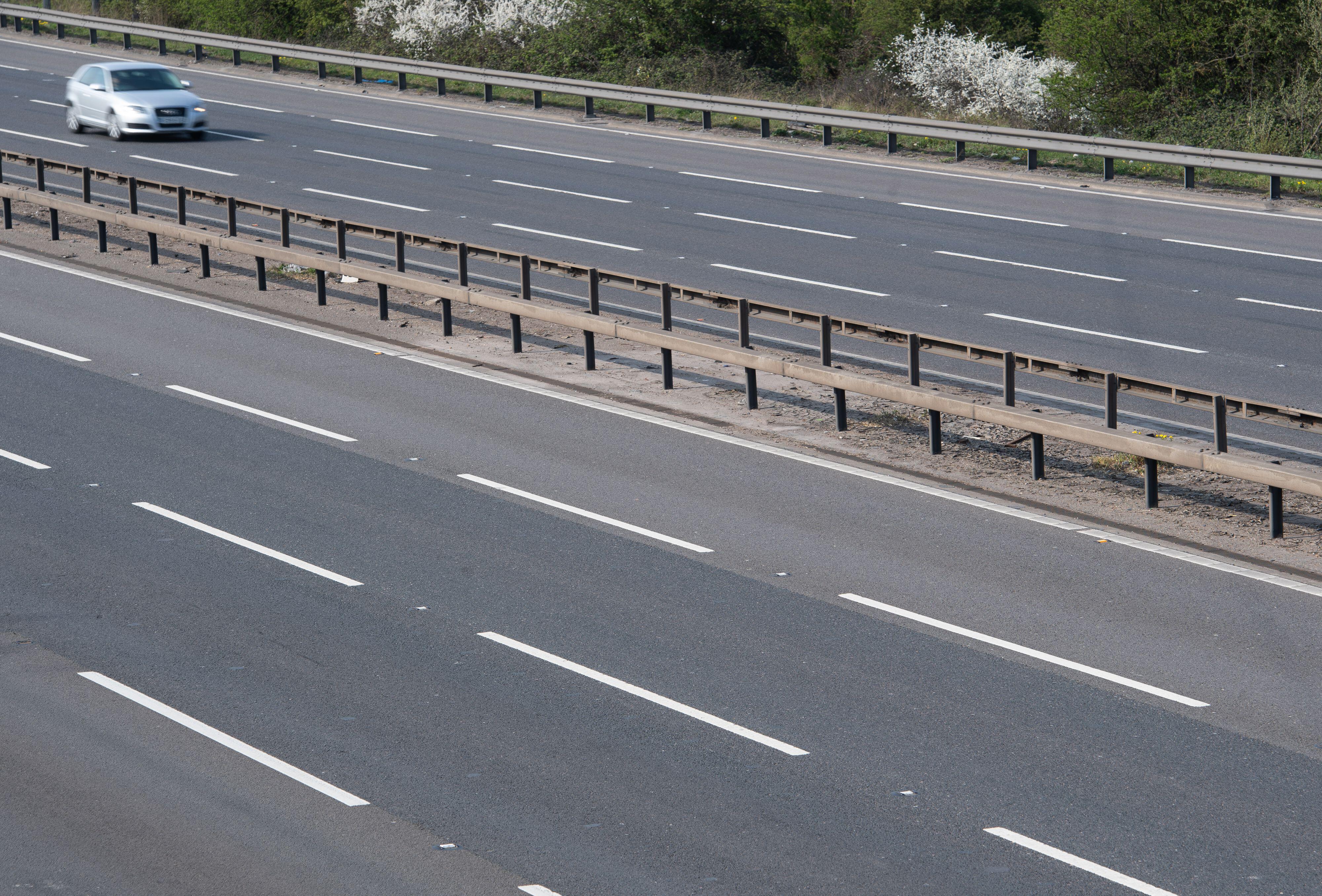 M1 reopened southbound in Bedfordshire after lorry's detached trailer ...
