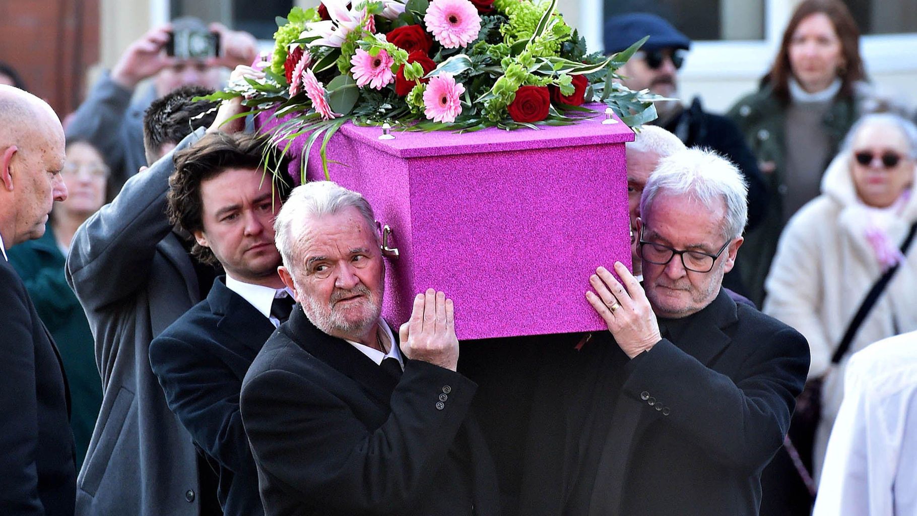 Funeral held for Lancashire star Linda Nolan | News - Hits Radio Chilled