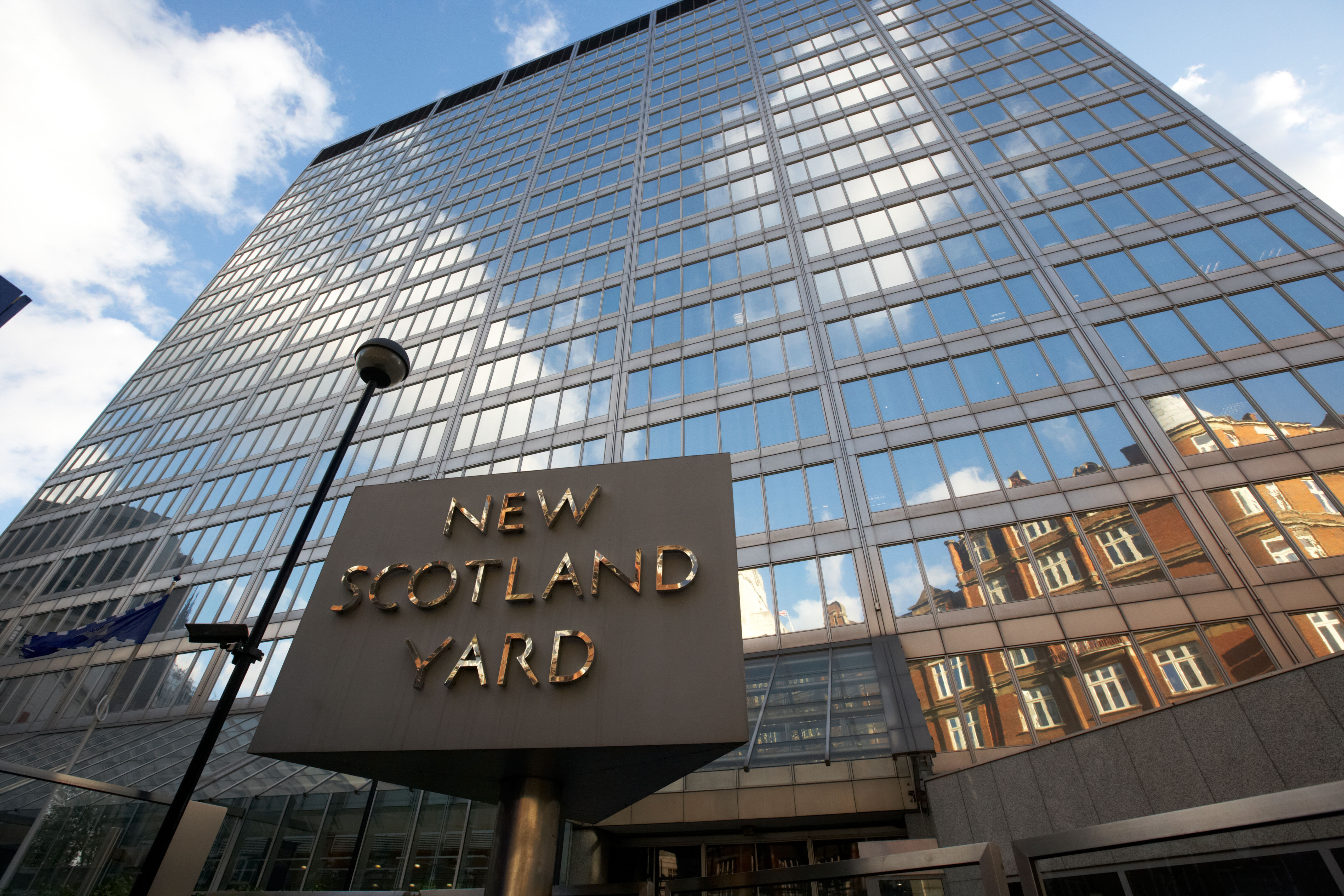 Met civilian workers start strike in home working row