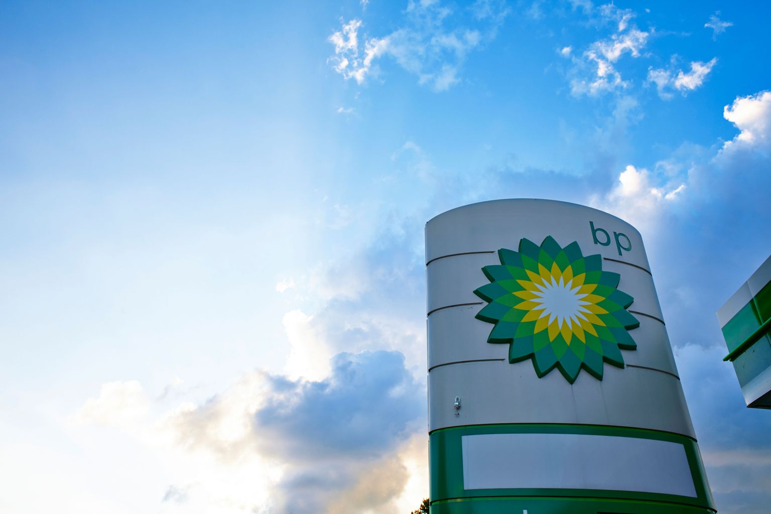 BP boss pledges to 'reset' strategy after annual profits slump | News ...