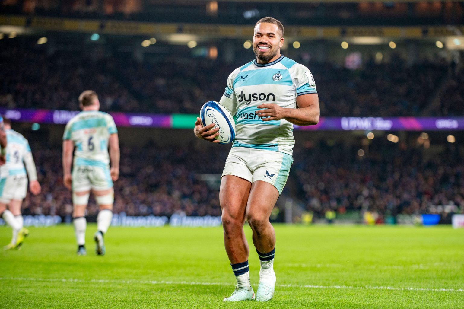 'No pressure' for Fin Smith to outshine Finn Russell in Calcutta Cup ...