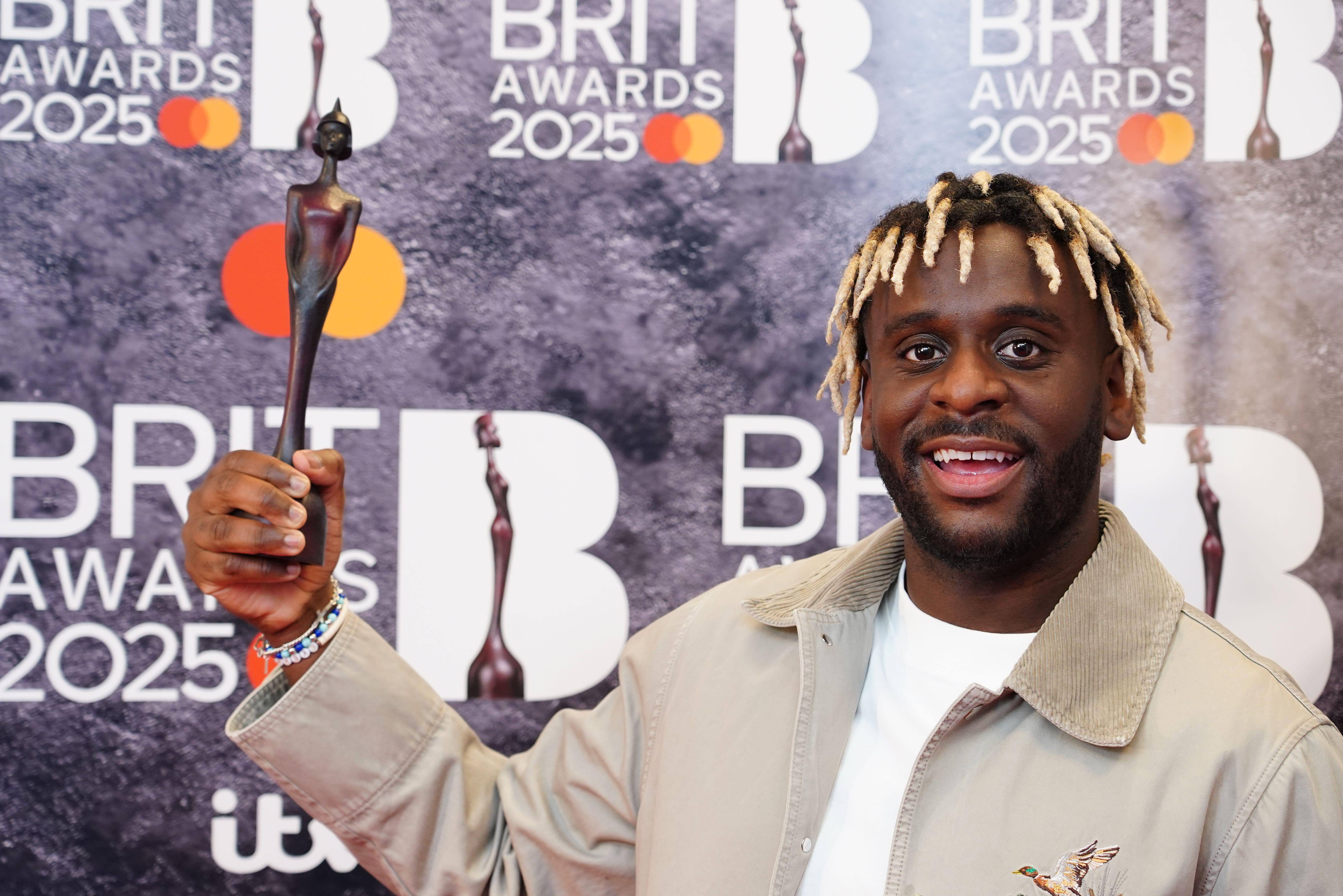 Singer from Luton wins Rising Star award at the Brits | News - Hits Radio