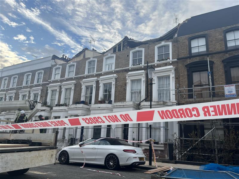 Homes evacuated in Notting Hill building collapse