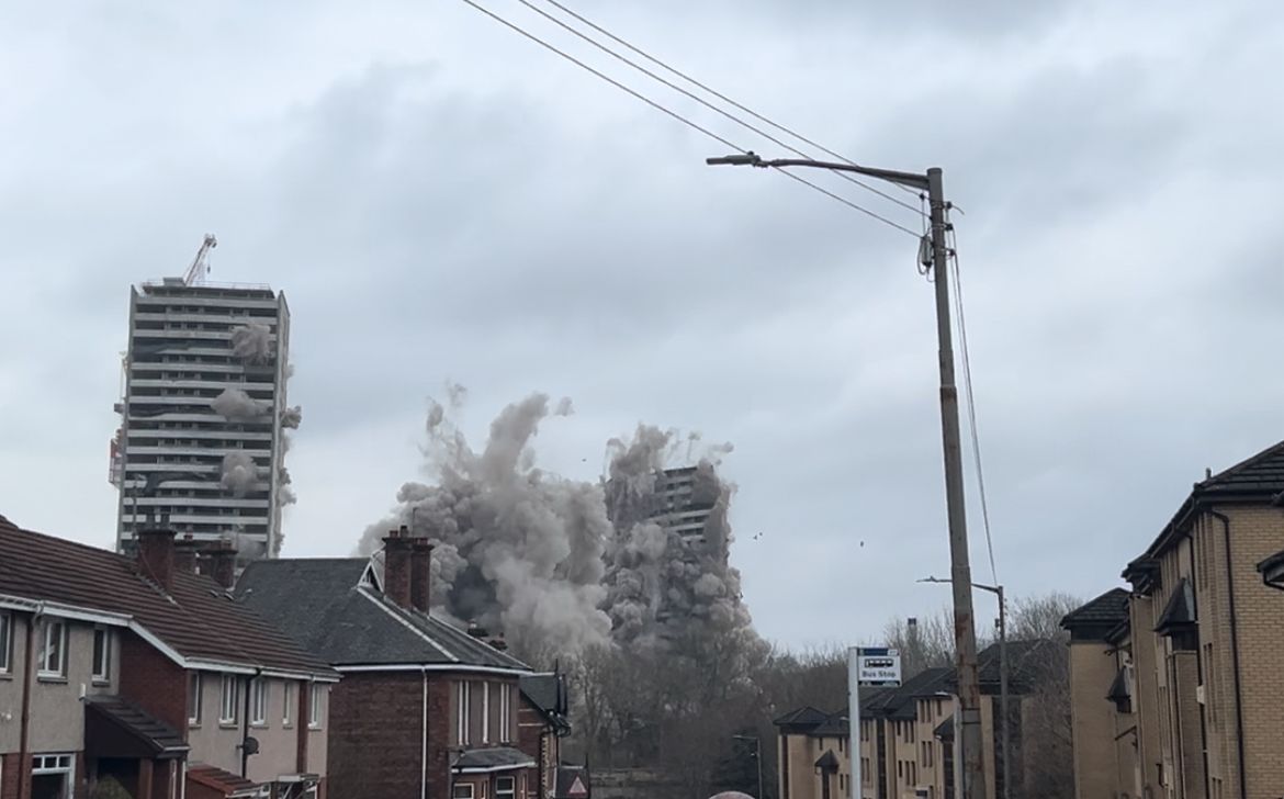 Hundreds of people watch Glasgow's Wyndford flats demolition
