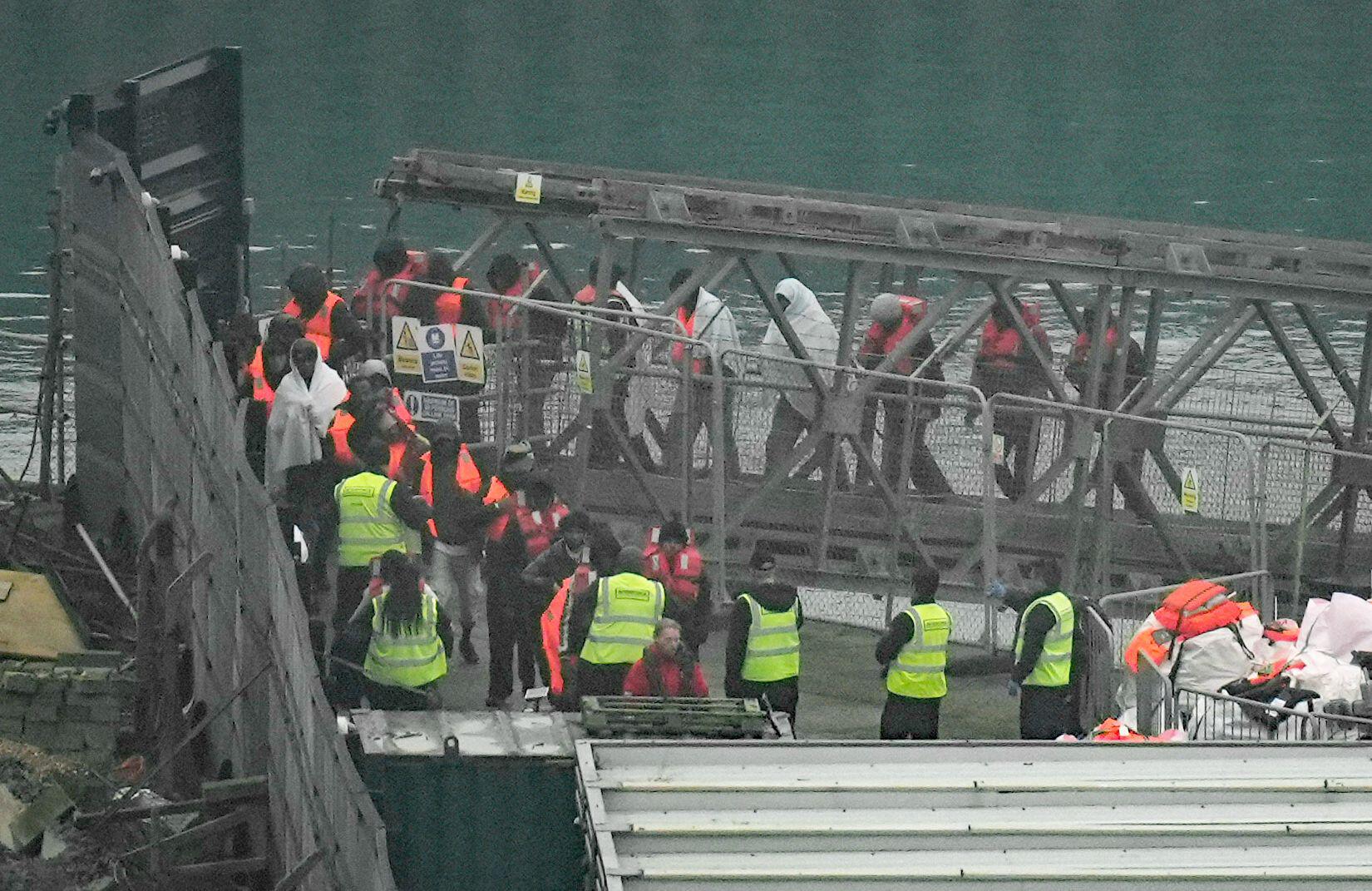 Record number of migrants cross Channel in first three months of 2025