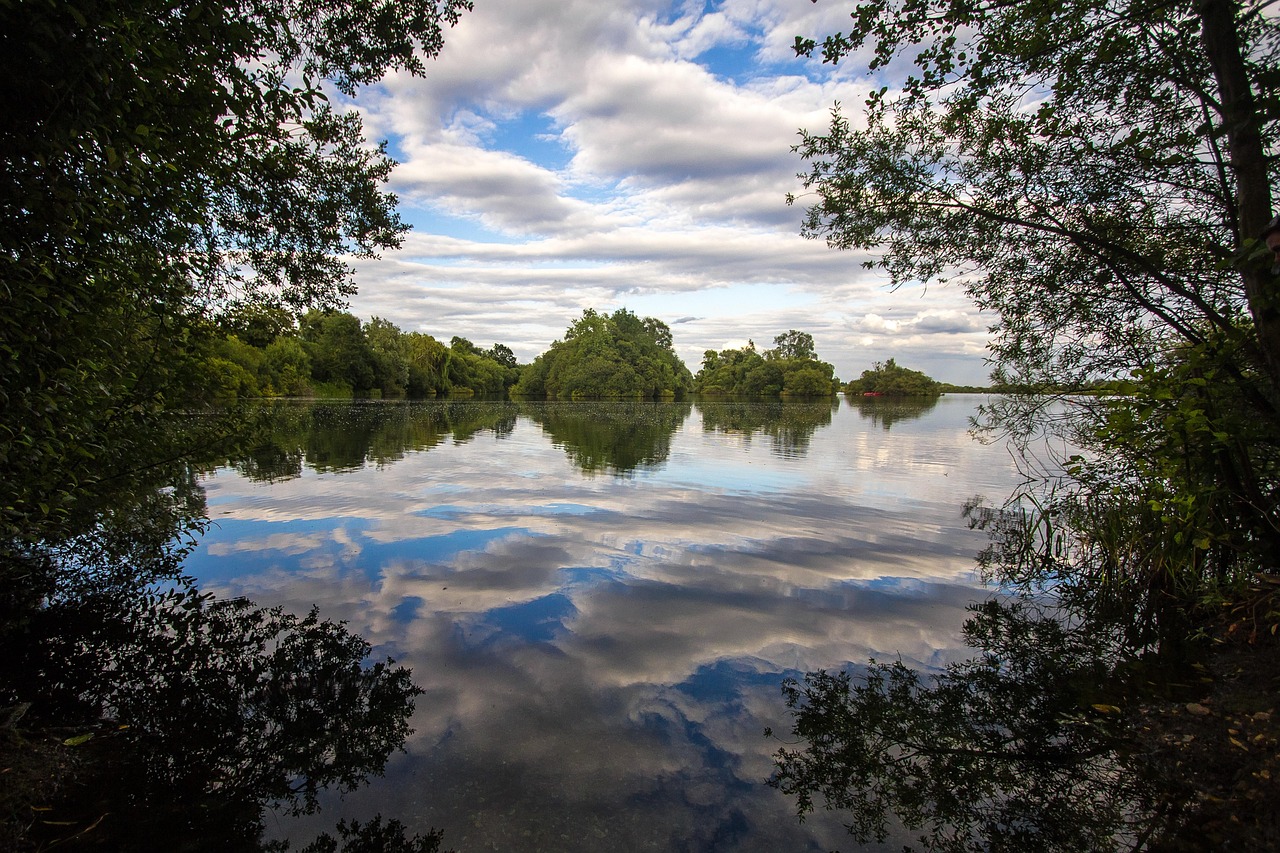 Cotswold Water Park renamed to Cotswold Lakes