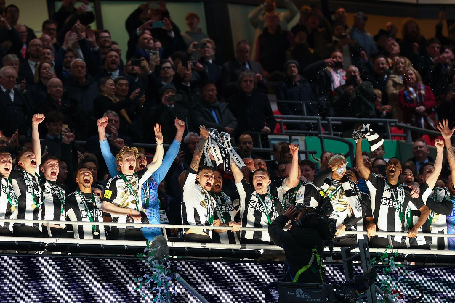 Thousands of Newcastle United fans prepare for open-top bus parade ...