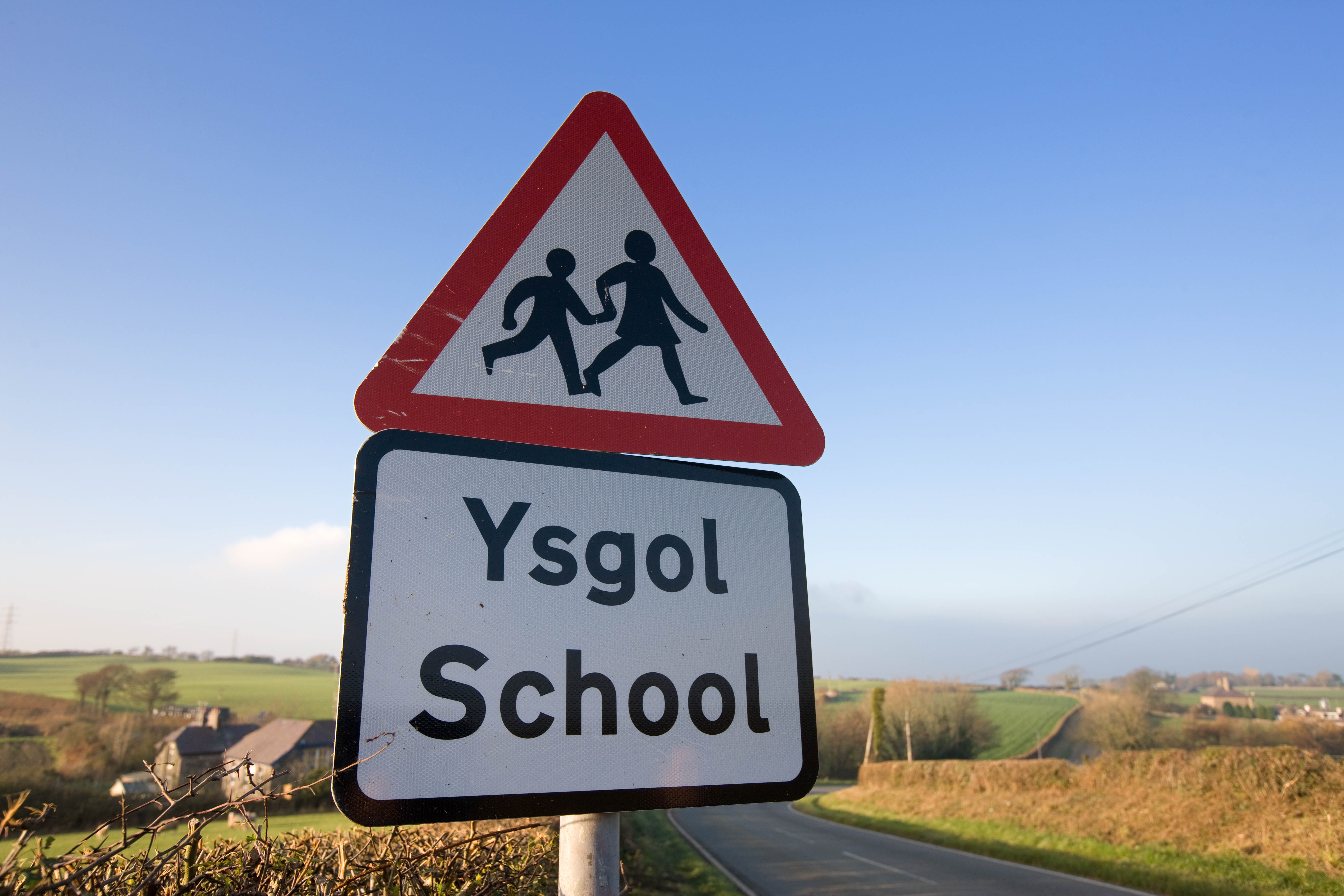Applications open for Welsh language teaching grant