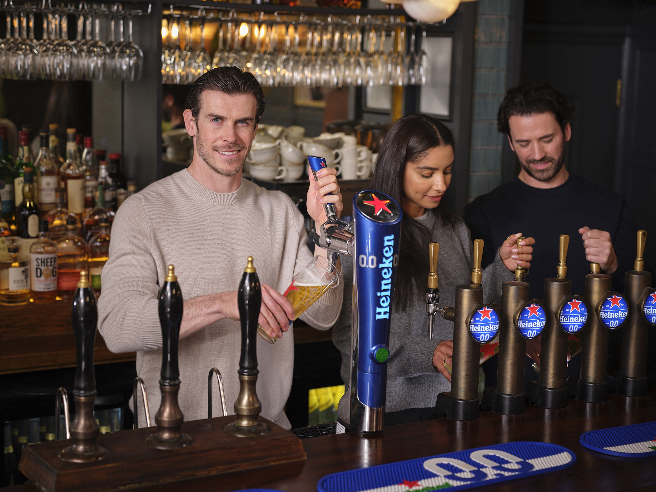 Buckinghamshire pubs take part in big pint pouring Guinness World ...