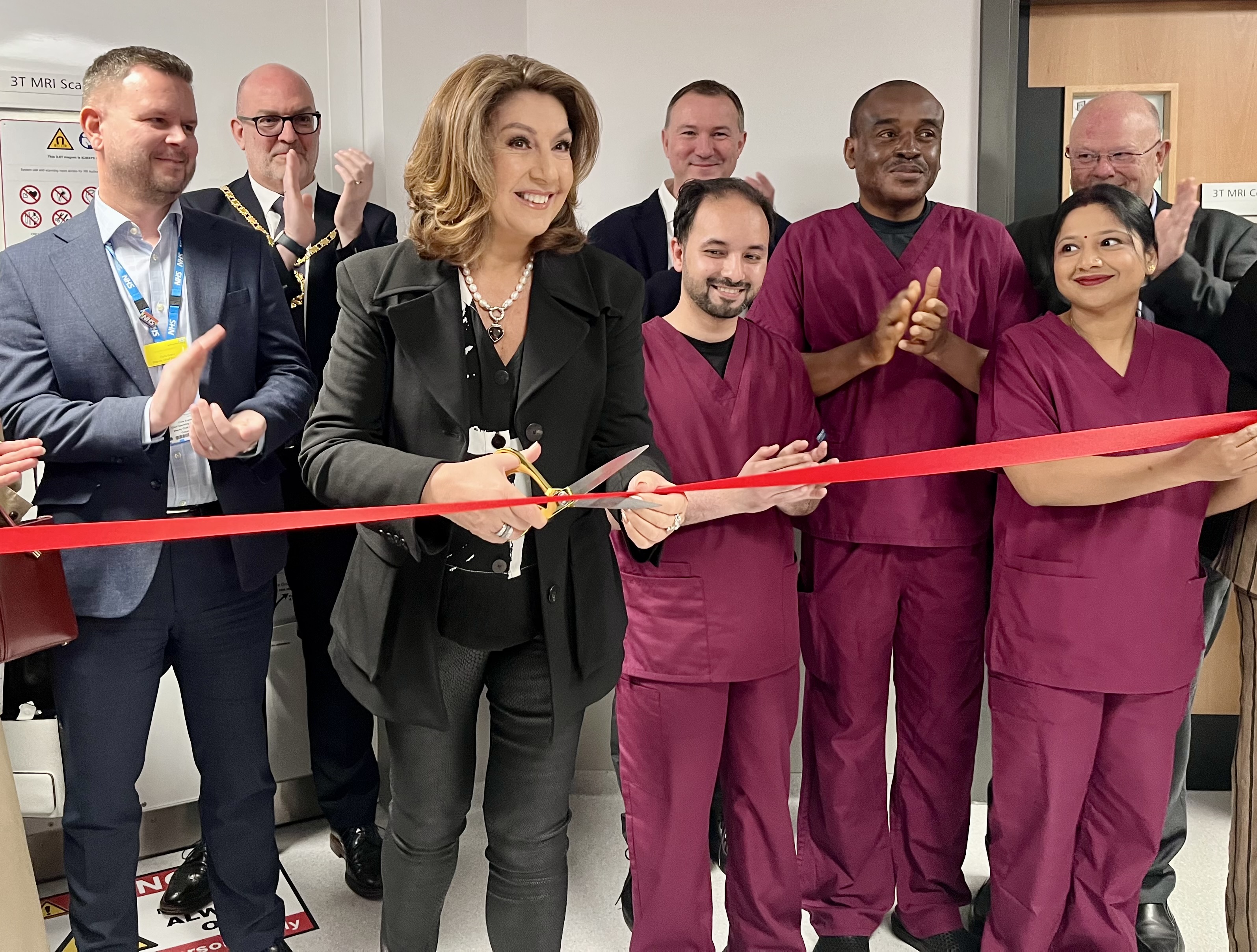 Jane McDonald officially opens new MRI suite at Pinderfields' Hospital ...