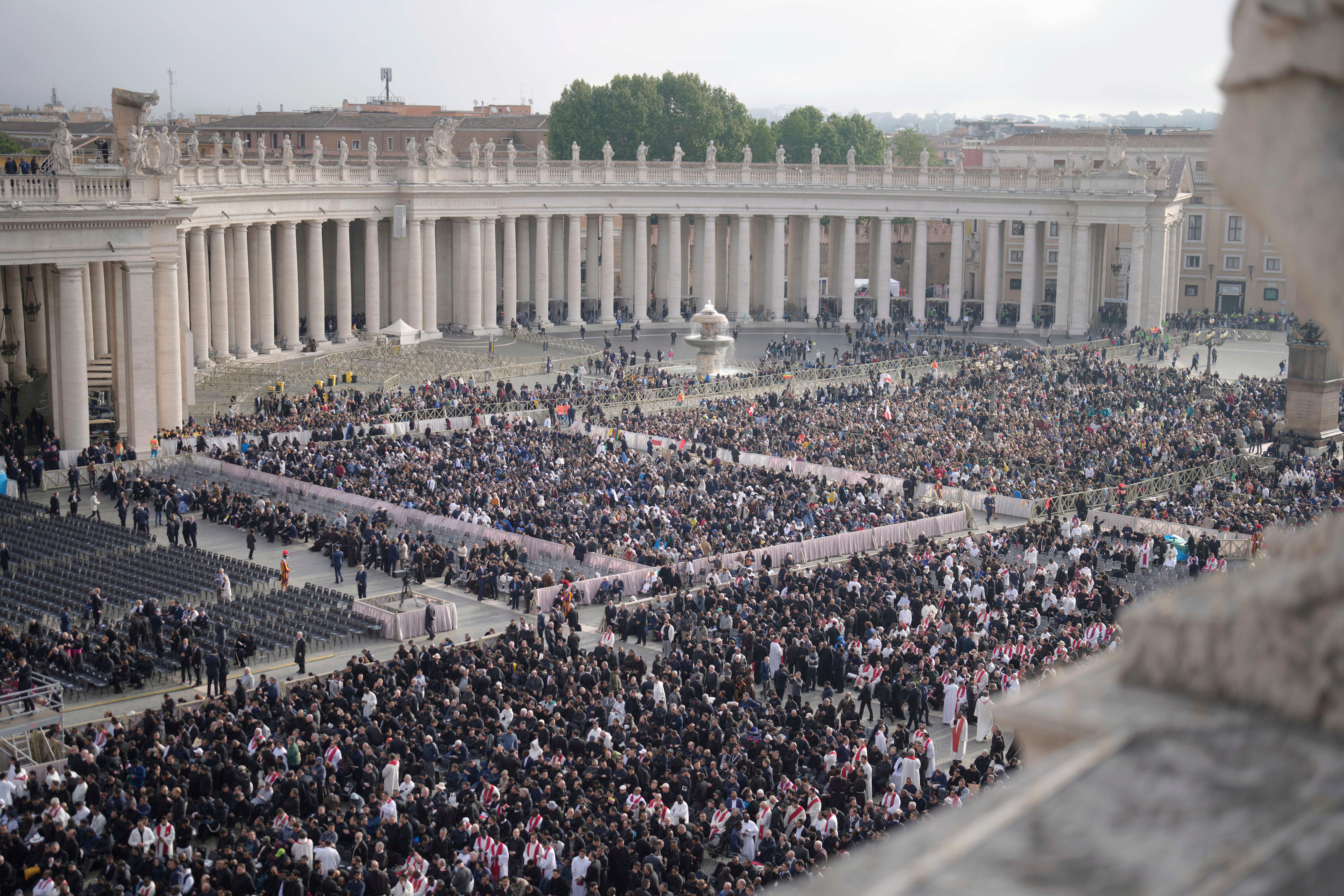 Hundreds of thousands gather for Pope Francis' funeral | News - Planet Rock